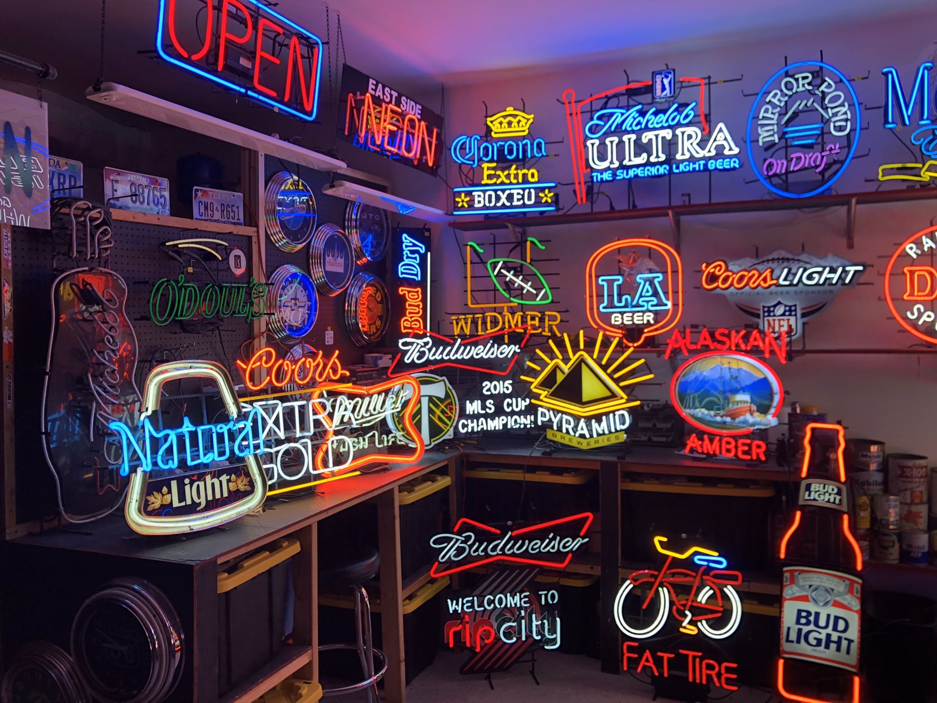 60+ neon signs for sale! for Sale in Gresham, OR - OfferUp