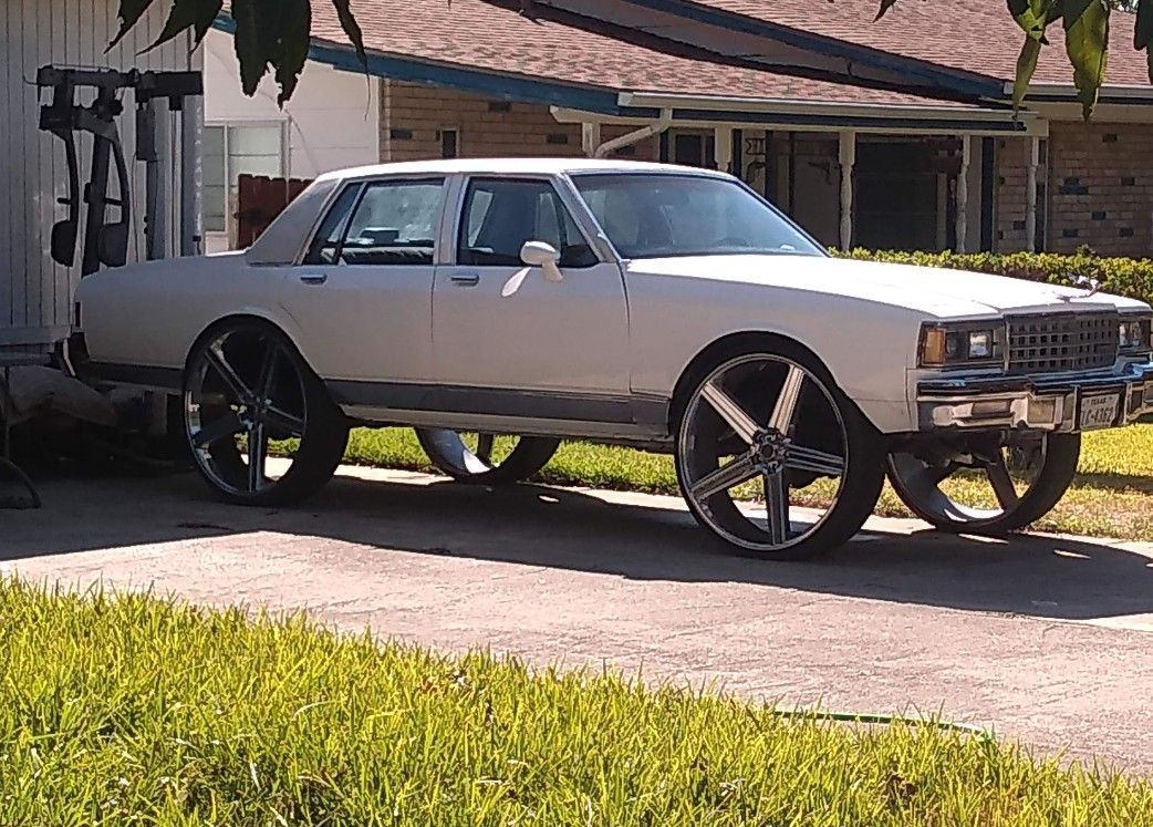 Box Chevy Caprice On 30s