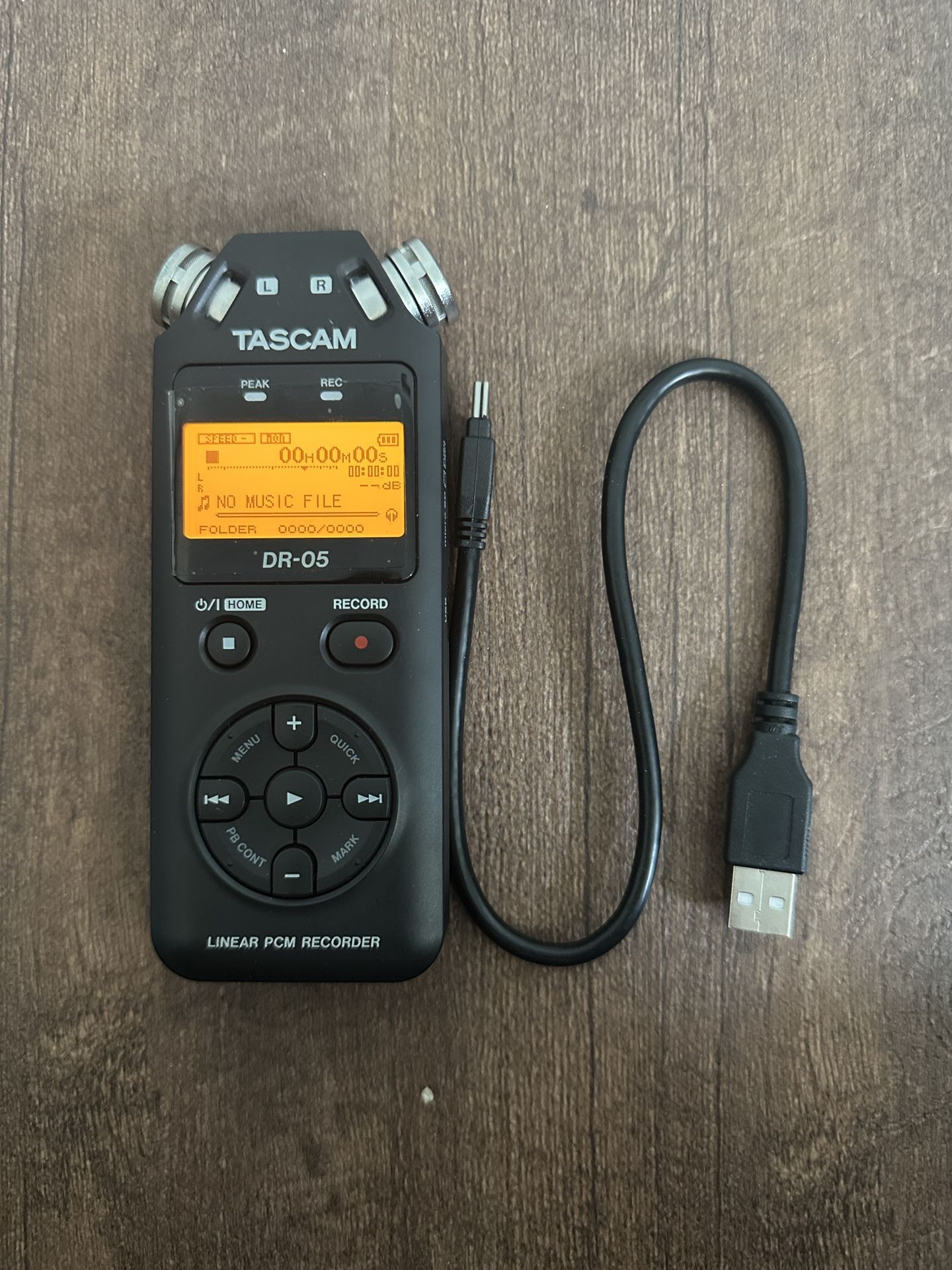 TASCAM recorder DR-05 with Micro SD 2Gb And Cable for Sale in Burbank, CA - OfferUp