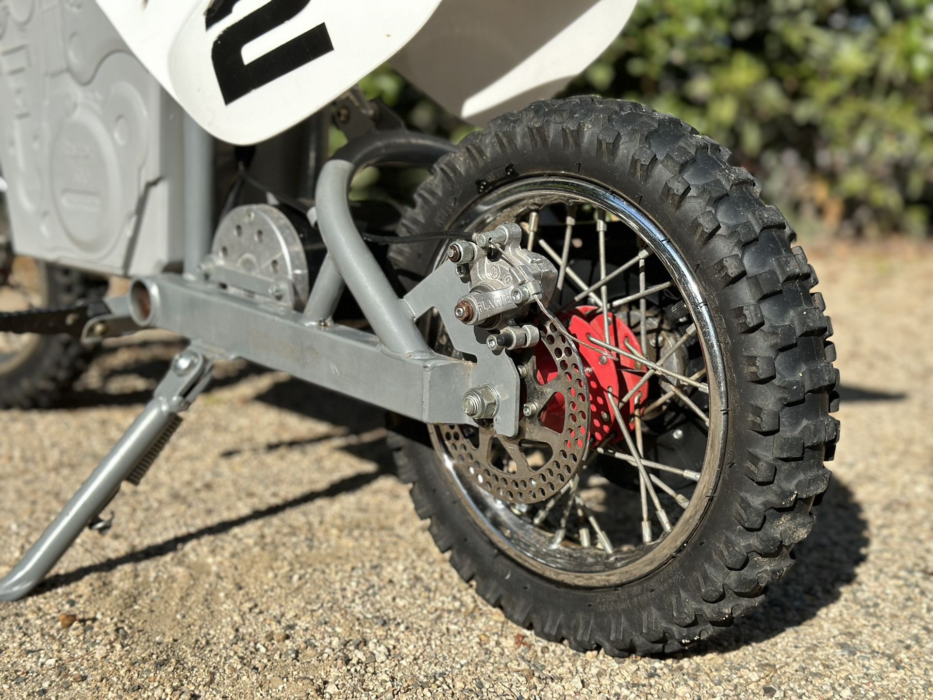 Razor Dirt Rocket SX500 McGrath Electric Powered Ride on Dirt Bike for ...