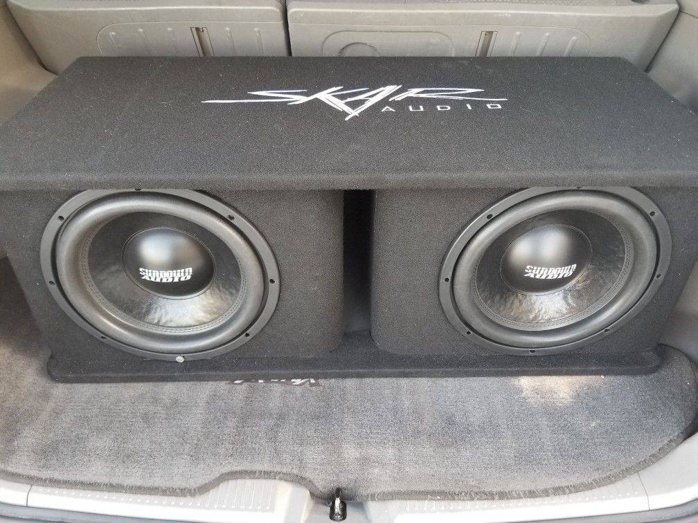 2 sundown audio e12 v3 subs 12 inch in a Skar audio box for Sale in ...
