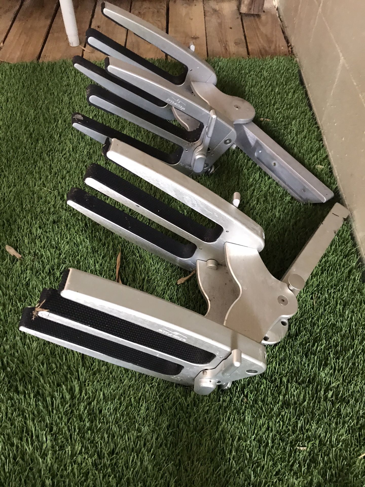 PTM EDGE CLAMPING RACKS- Wakeboard board racks. Priced to sell!! for ...