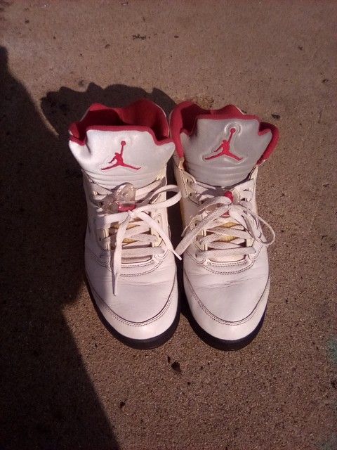 1999 Retro Air Jordan 5s for Sale in Fresno, CA - OfferUp