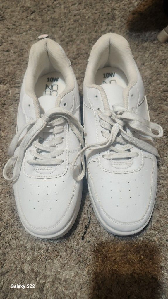 No Boundaries Women's Shoes 10 W for Sale in Elk Grove, CA - OfferUp