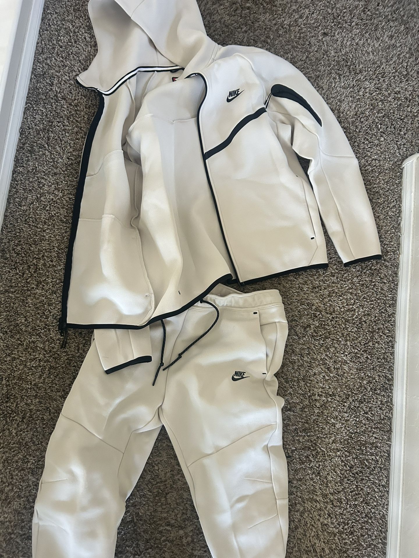 Size Large Nike Tech Set for Sale in Las Vegas, NV - OfferUp