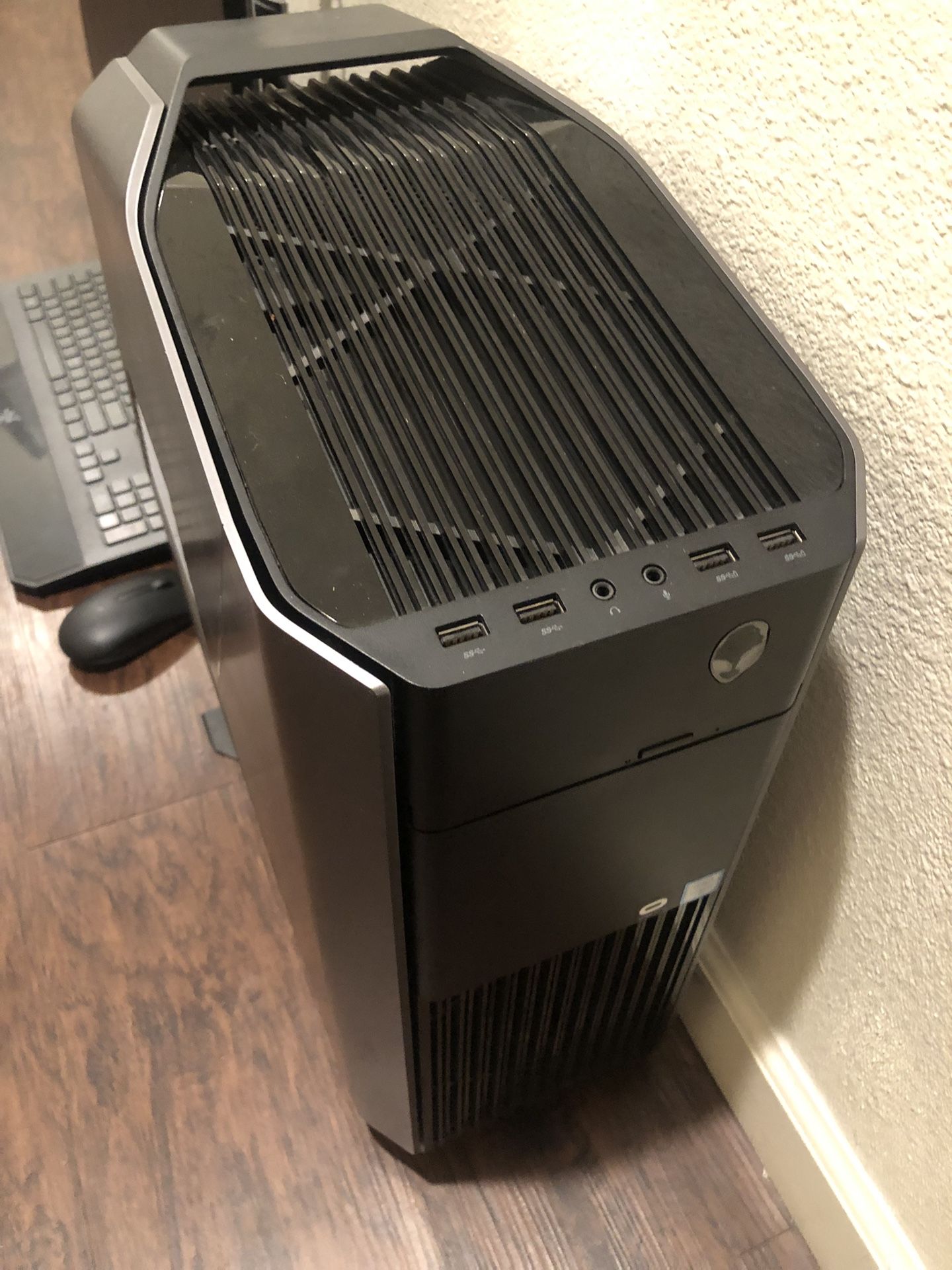 Alienware Core i7 16GB Ram 1TB M.2 GTX 1070ti 8GB11 (ATTENTION READ ...