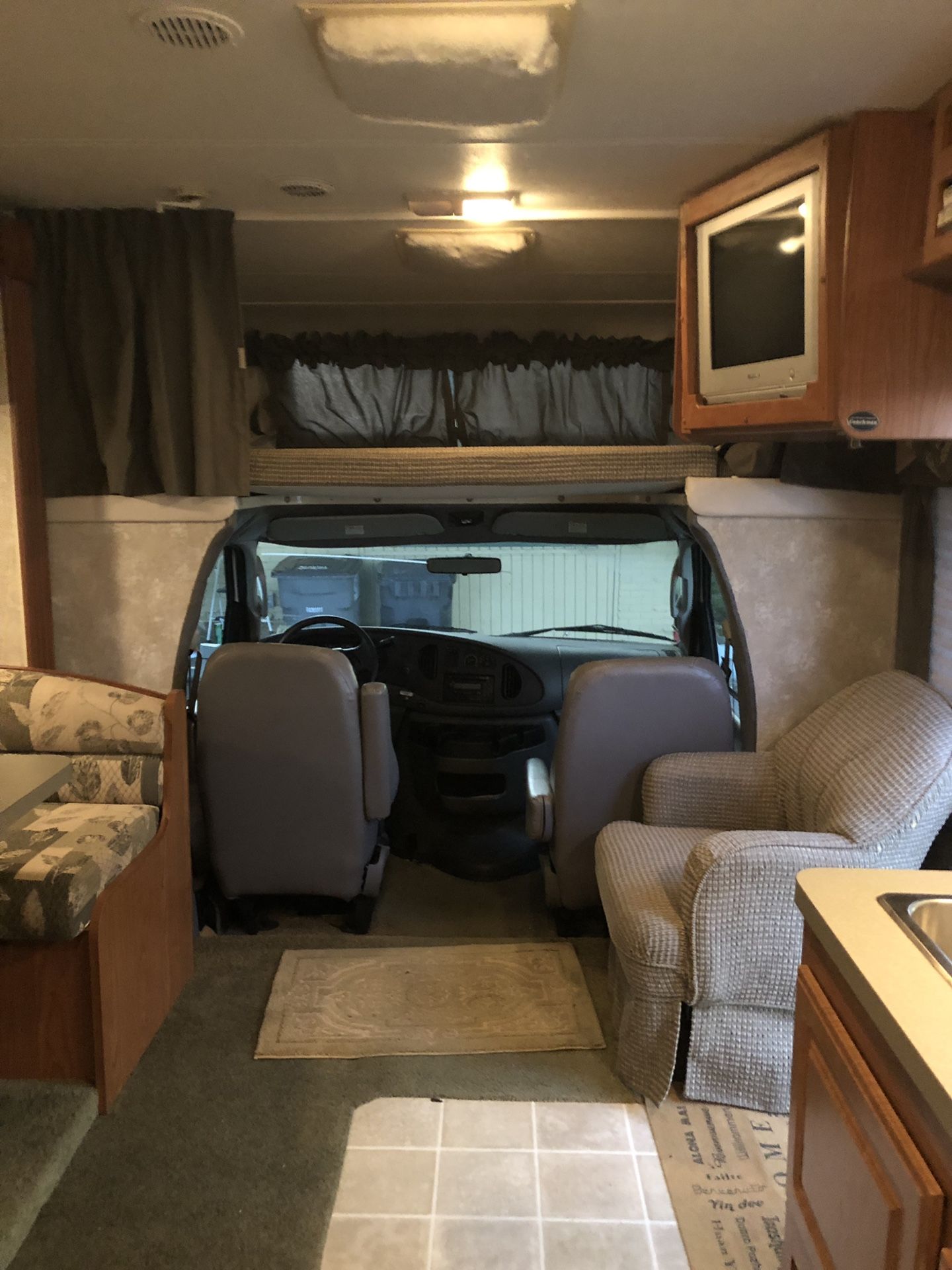 2006 coachman class c 27 ft with slide out 15,000 original miles like ...