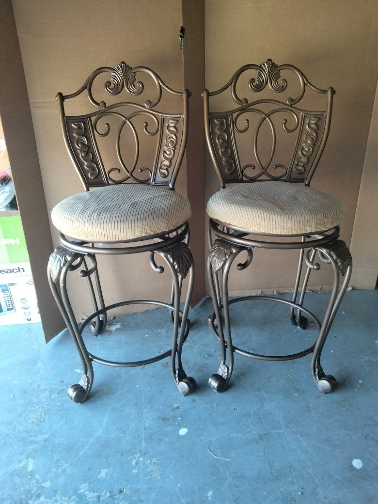 Patio Bronze Swivel Bar Stools for Sale in Edinburg, TX - OfferUp