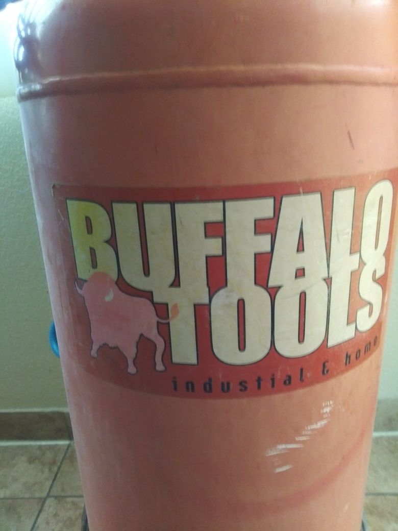 Buffalo tools 30 gallon electric air compressor for Sale in North Las ...