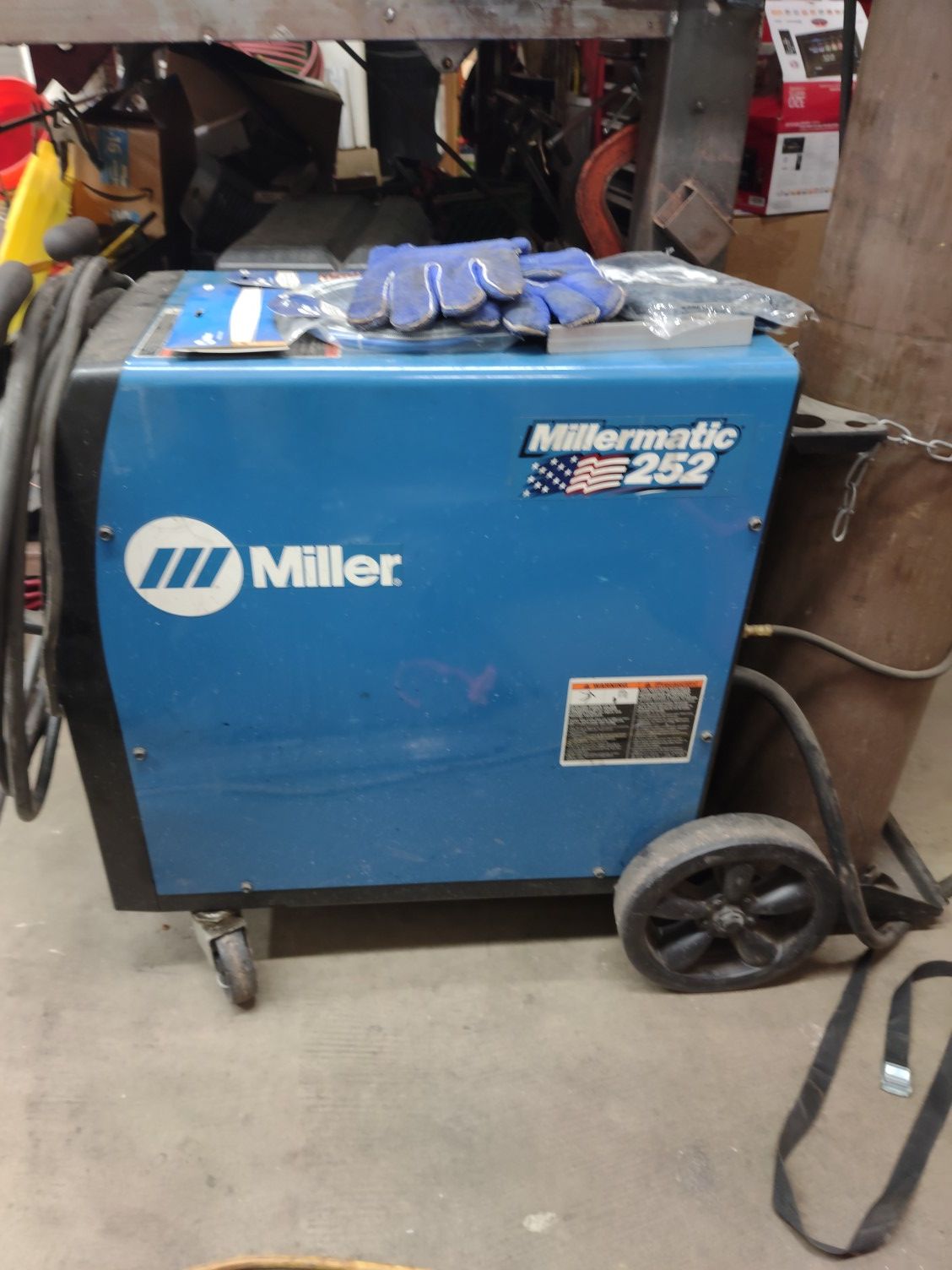 Miller 252 MIG welder Millermatic for Sale in Glendale, AZ - OfferUp