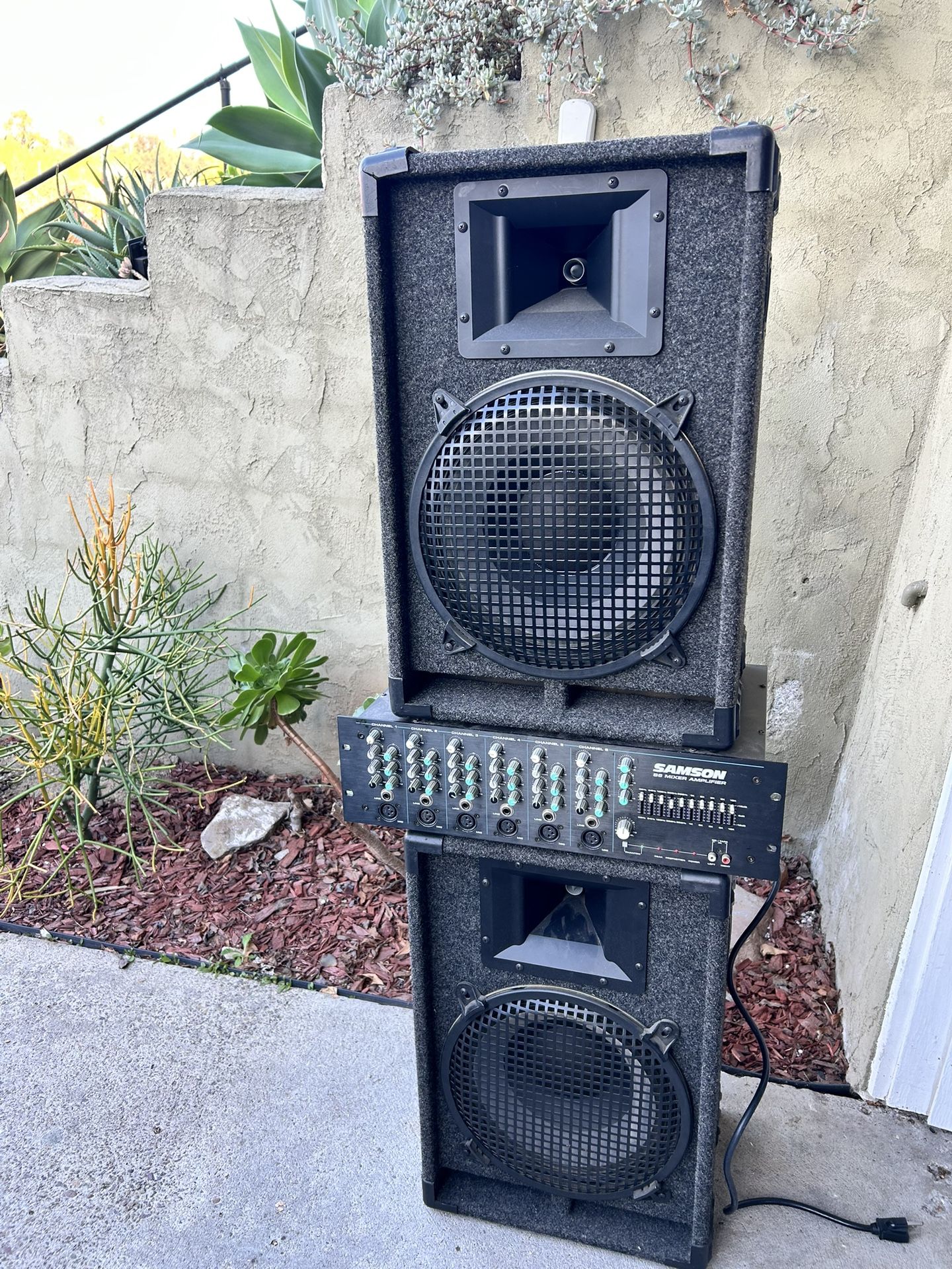 Samson mixer Amplifier With 2 Speakers for Sale in Spring Valley, CA ...