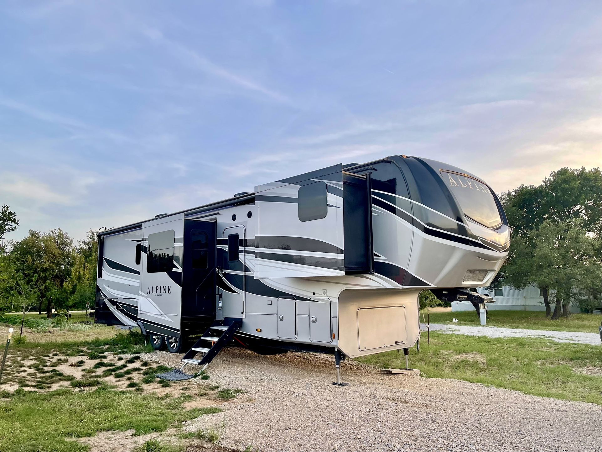 2022 Keystone Alpine 3790FK for Sale in Fort Worth, TX - OfferUp