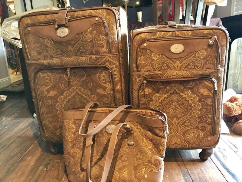 Beautiful designer Reba McEntire luggage for Sale in Miami Gardens, FL ...