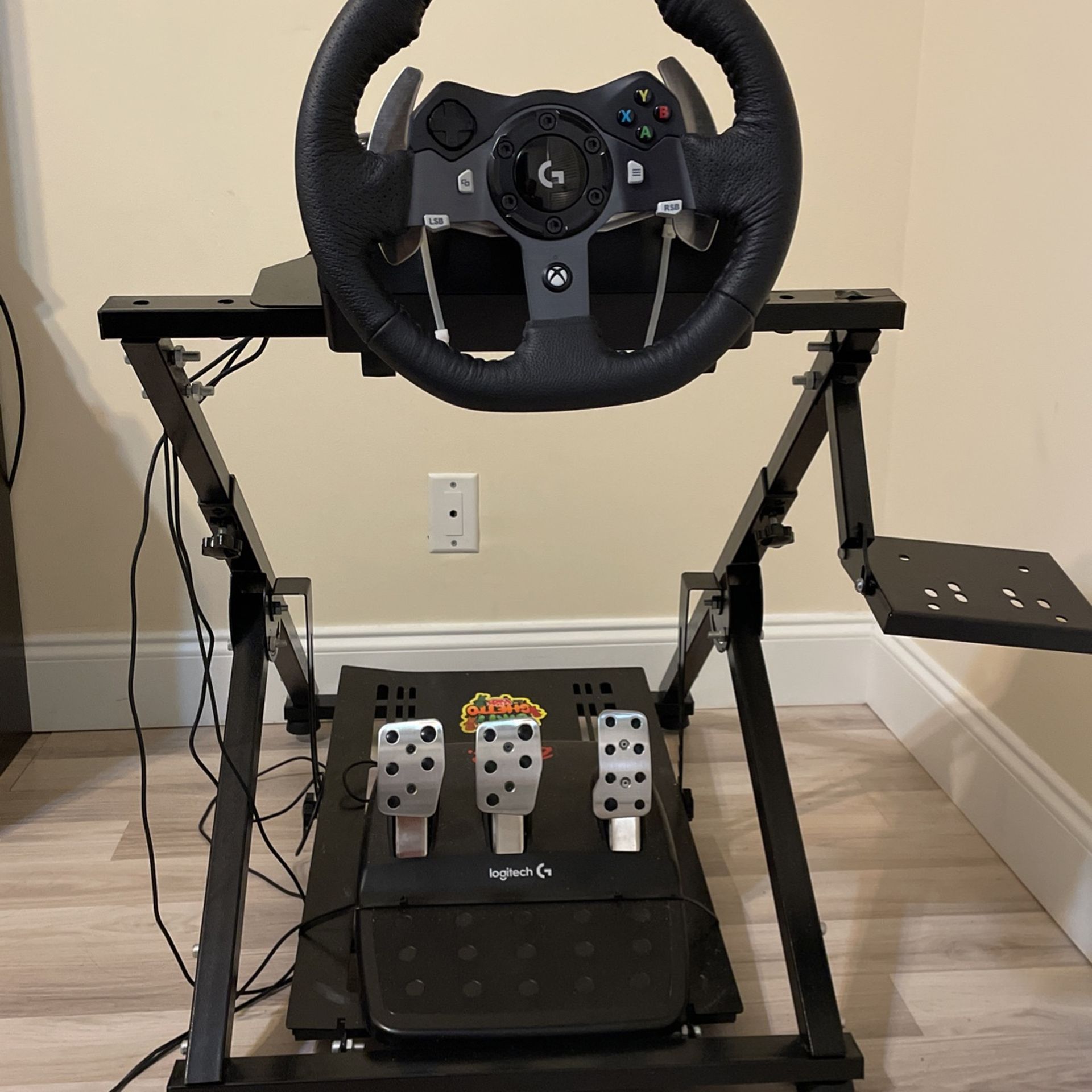 Logitech G920 Steering Wheel With Xbox One for Sale in Fort Lauderdale ...