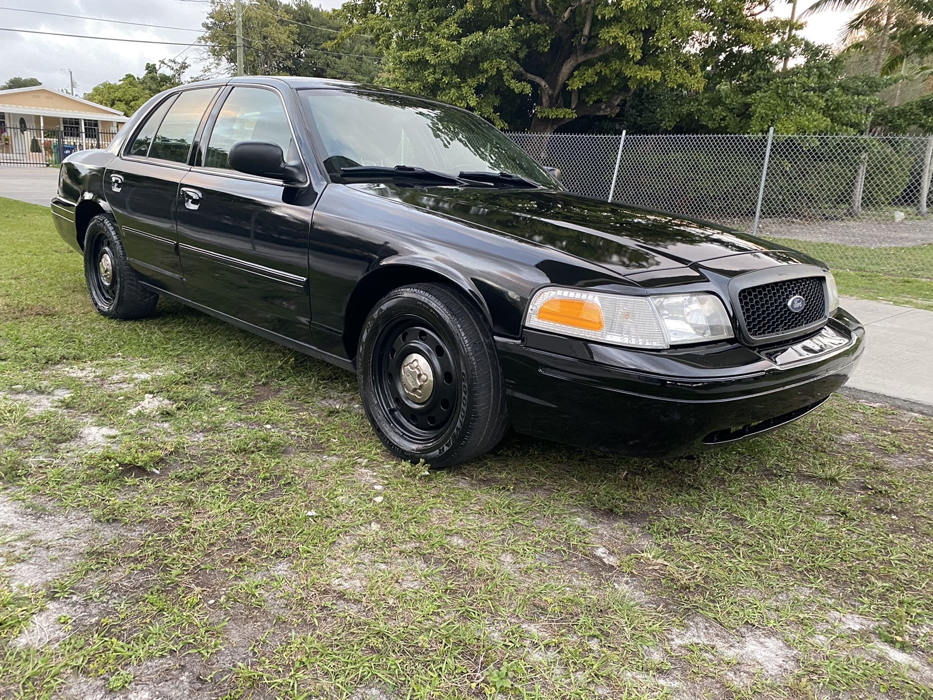 2011 Ford Crown Victoria for Sale in Miami, FL - OfferUp
