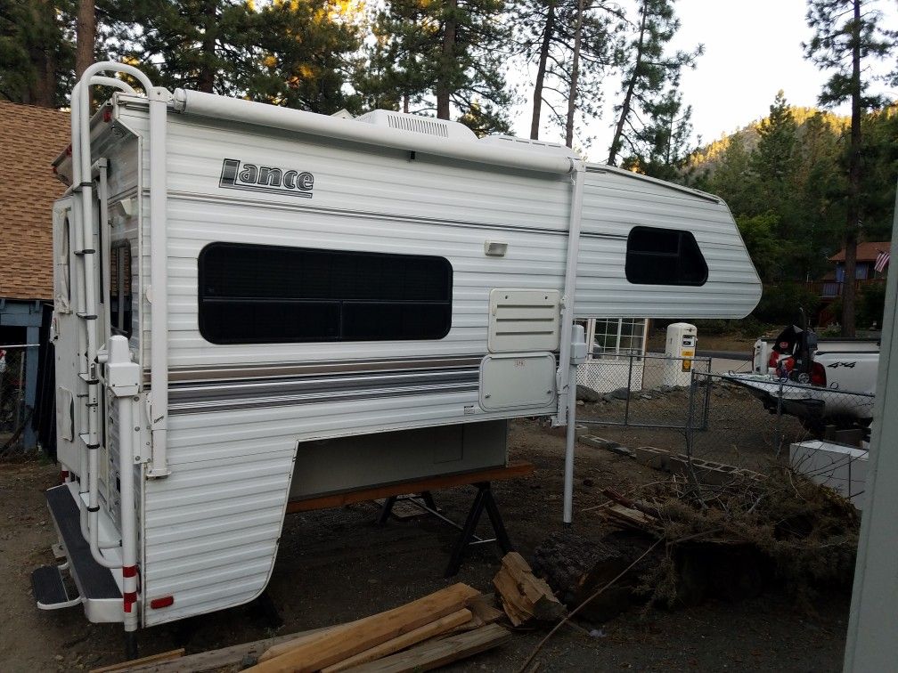 2005 Lance 820 cabover camper for Sale in Wrightwood, CA - OfferUp