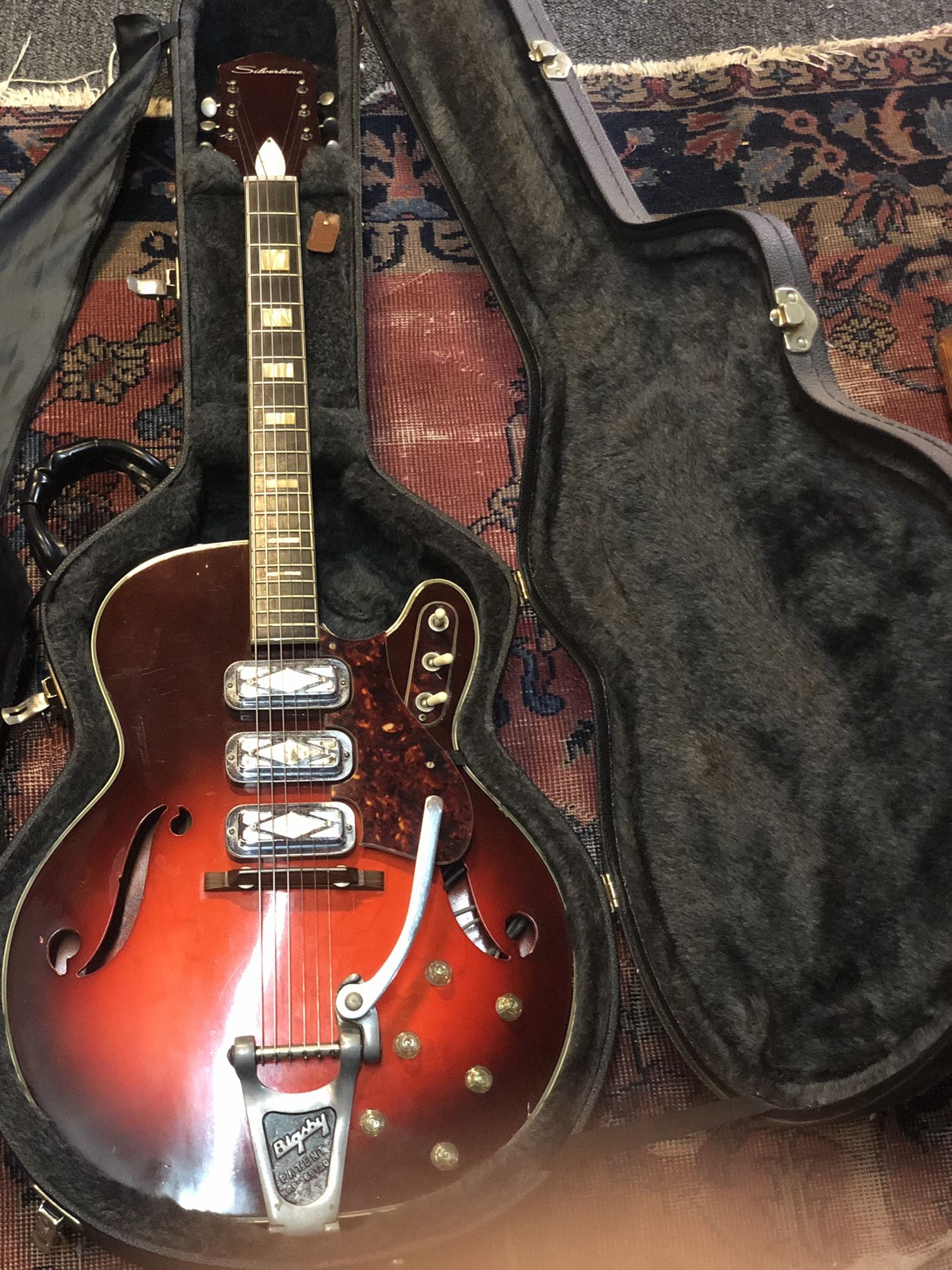 1960’s Silvertone 1454 hollow body guitar with Bigsby tremolo - very ...