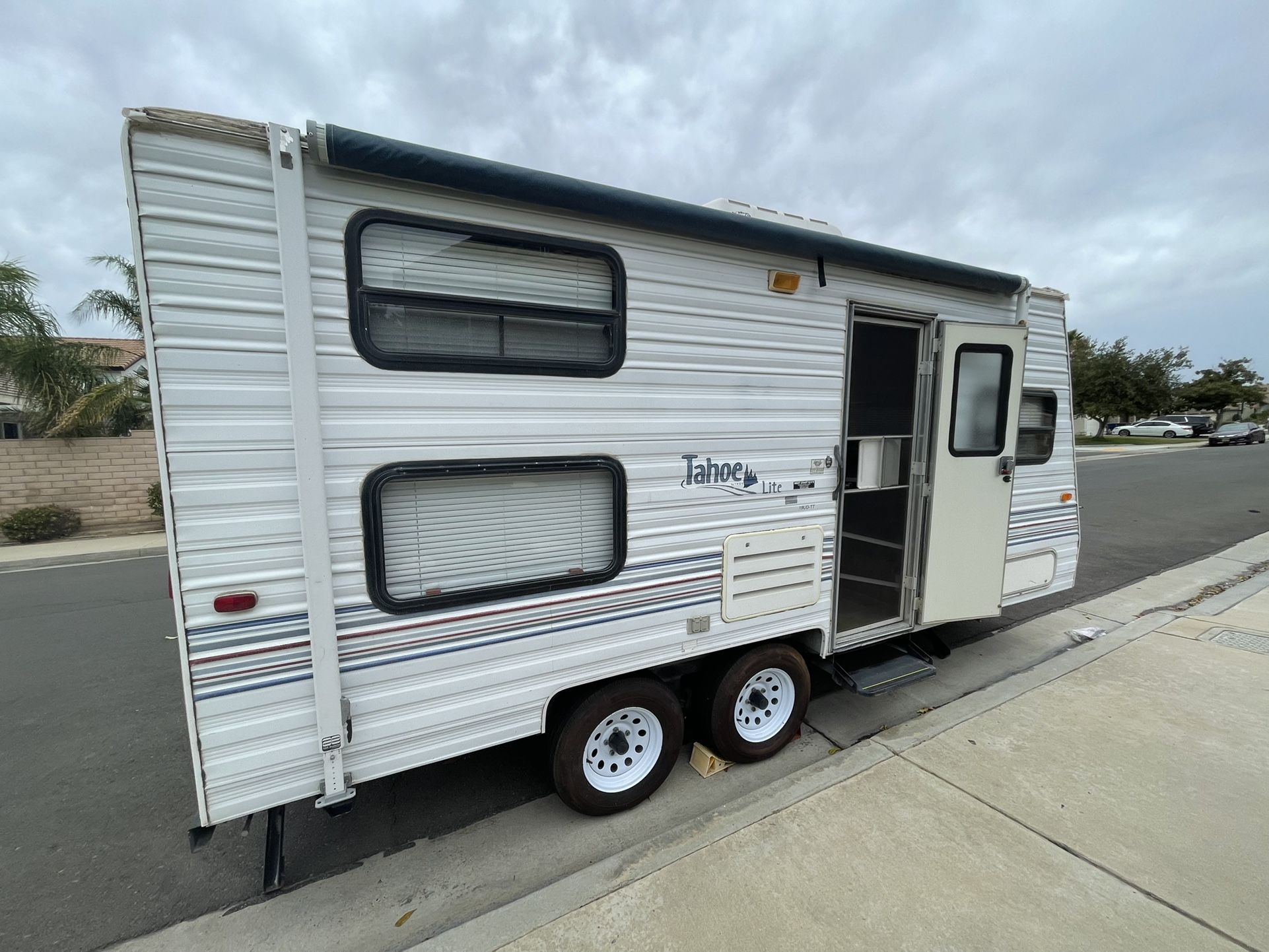 1998 Tahoe 19ft Travel trailer for Sale in Riverside, CA - OfferUp