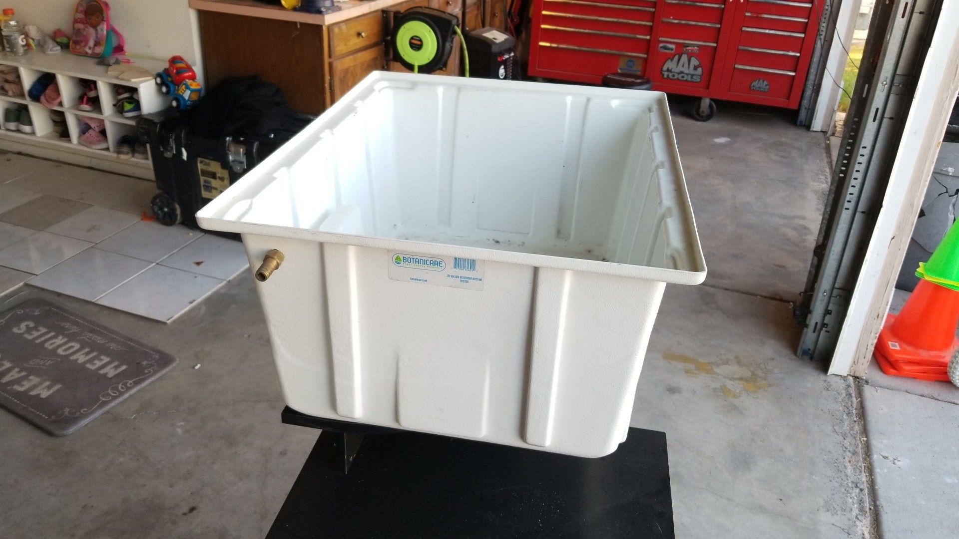 Reservoir with float shut off for Sale in Henderson, NV - OfferUp