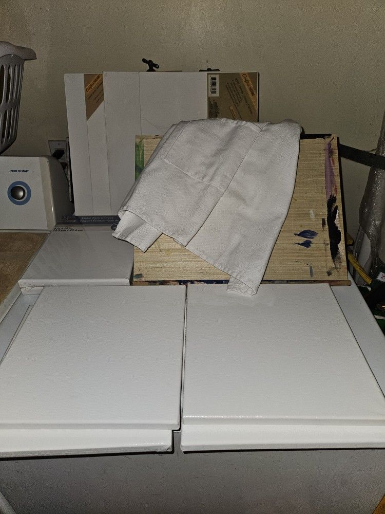 Easel, Canvases And Kids Smock. $15 for Sale in Carson, CA - OfferUp