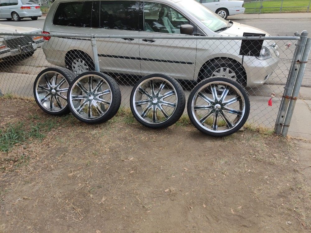 22" Rims with Like New 255/30/22 Tires 5x114.3/5x120 for Sale in ...