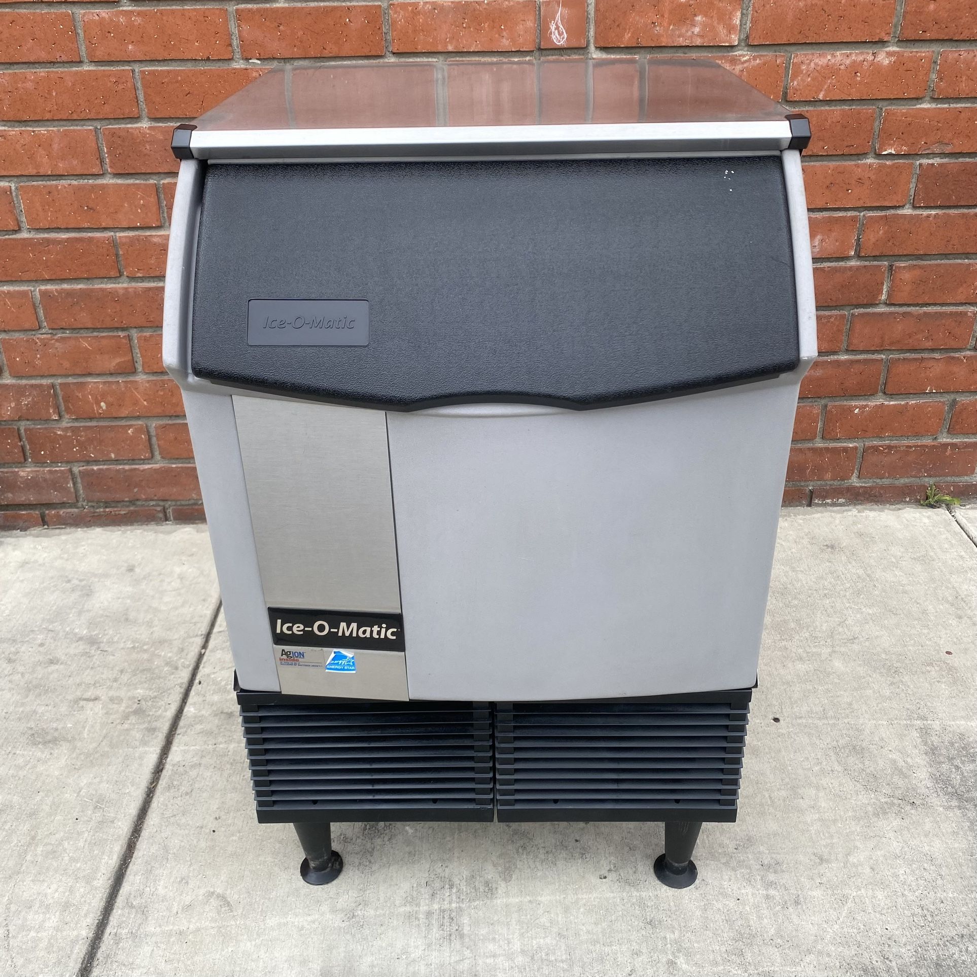 Ice O Matic under Counter, Commercial Restaurant, Icemaker for Sale in ...