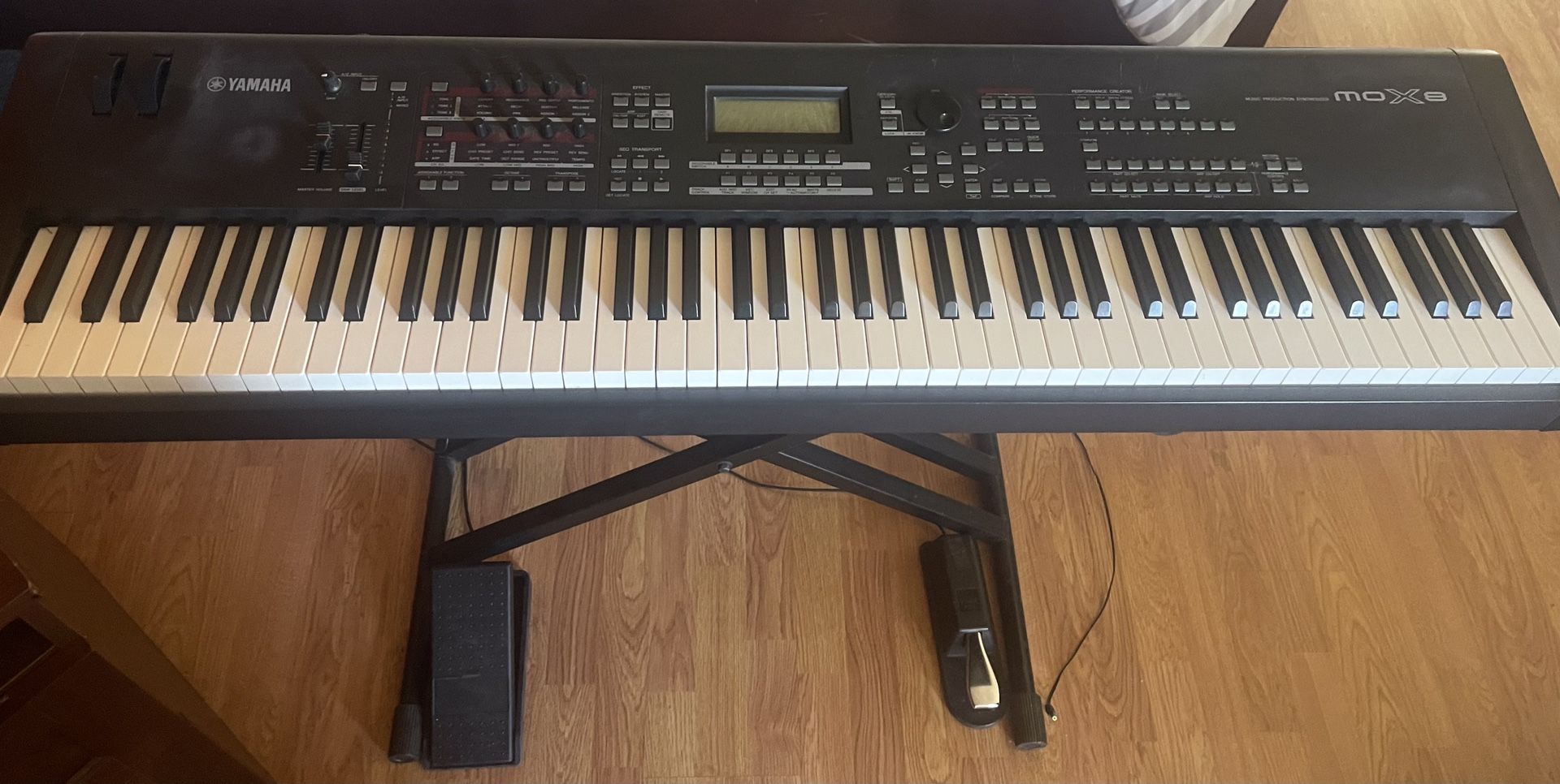 Yamaha MOX 8 88 Key Synthesizer Workstation Keyboard for Sale in Los ...