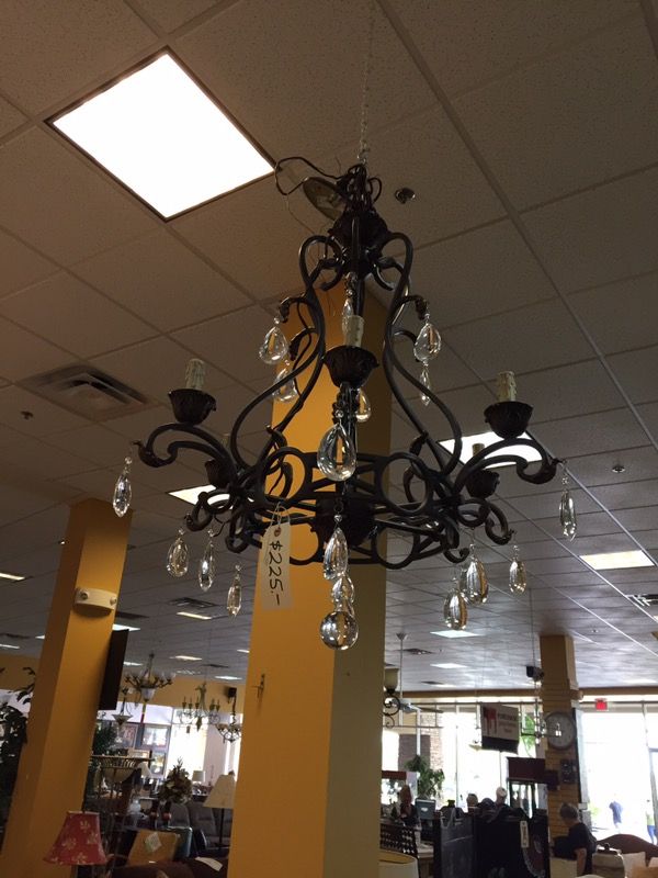 Beautiful Crystal Chandelier Light for Sale in Chandler, AZ - OfferUp