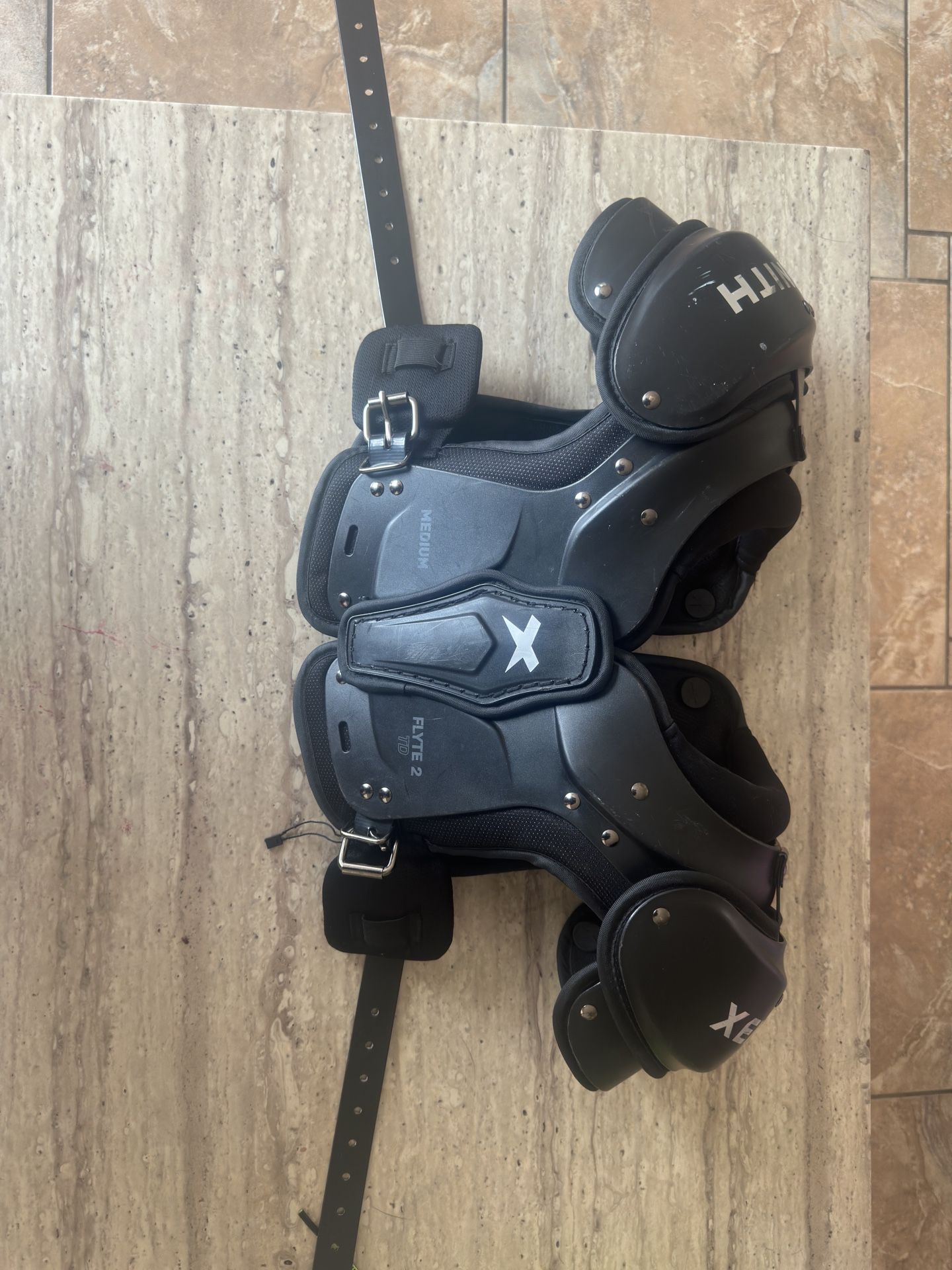 Xenith Flyte 2 Youth Medium Pads for Sale in Las Vegas, NV - OfferUp