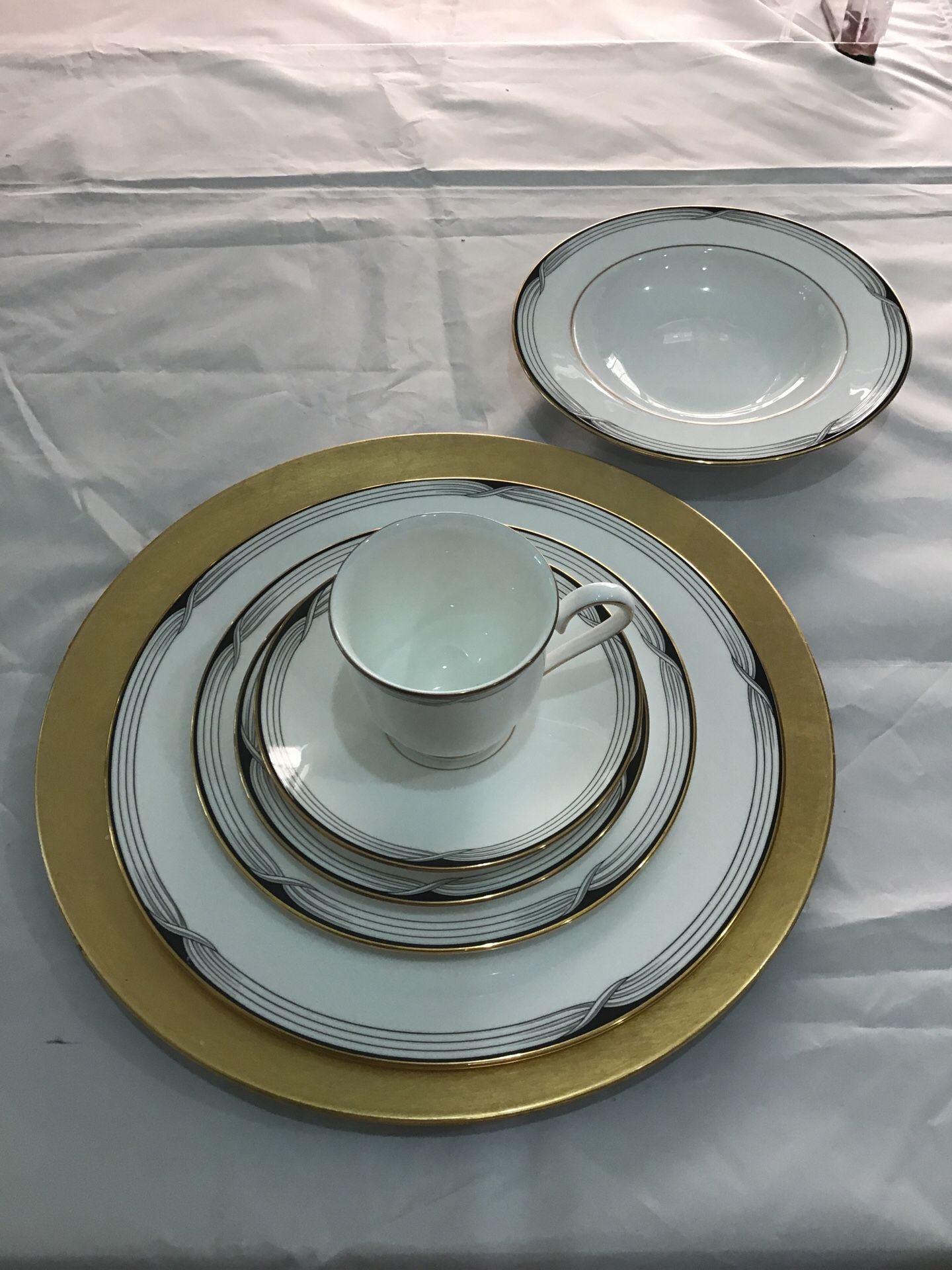 ( #74 ) Erica by Lenox Bone China 15 Place Setting for Sale in Fort ...