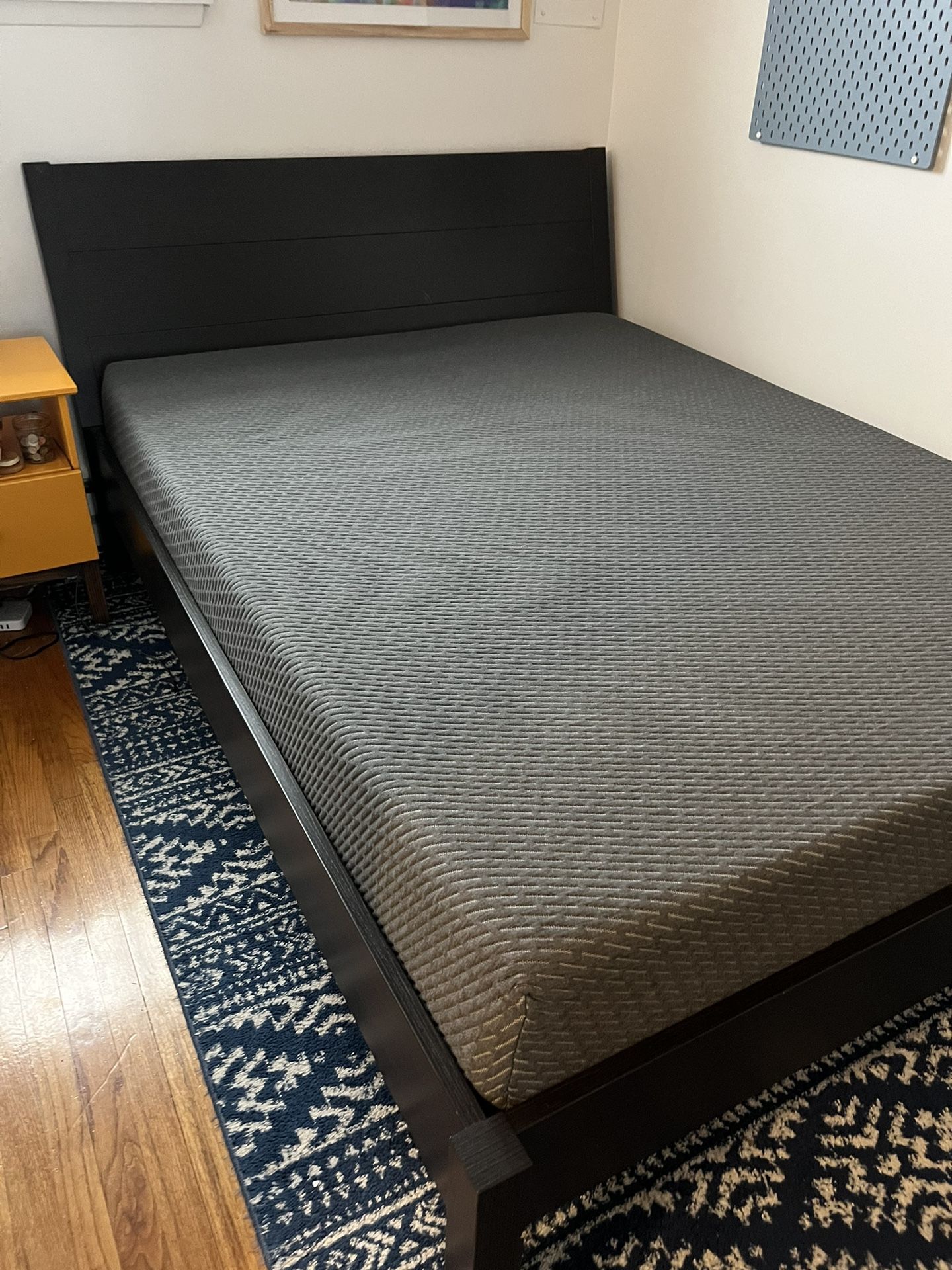 Queen Size Bed Frame for Sale in Bellevue, WA - OfferUp