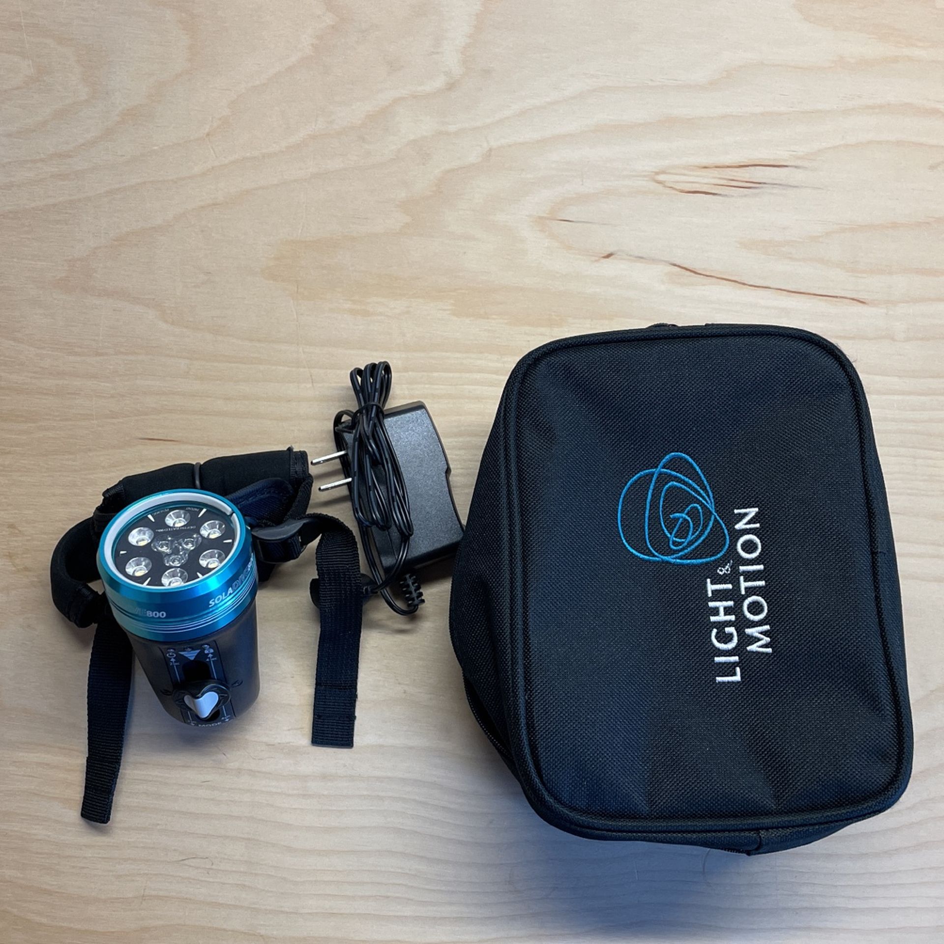 Sola 800 Dive Light Manual | Shelly Lighting