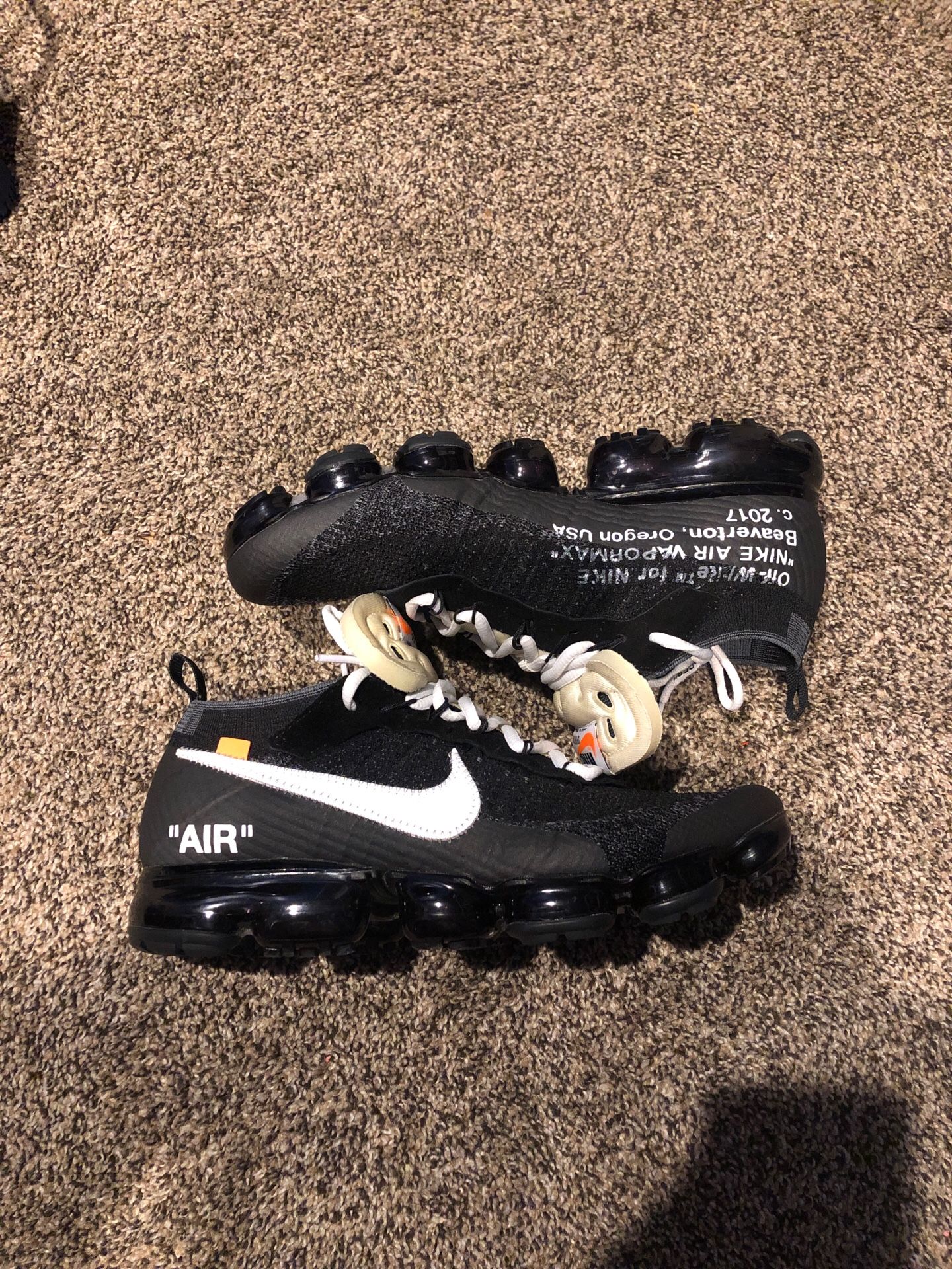 Off white vapor max size 9 for Sale in Fontana, CA - OfferUp