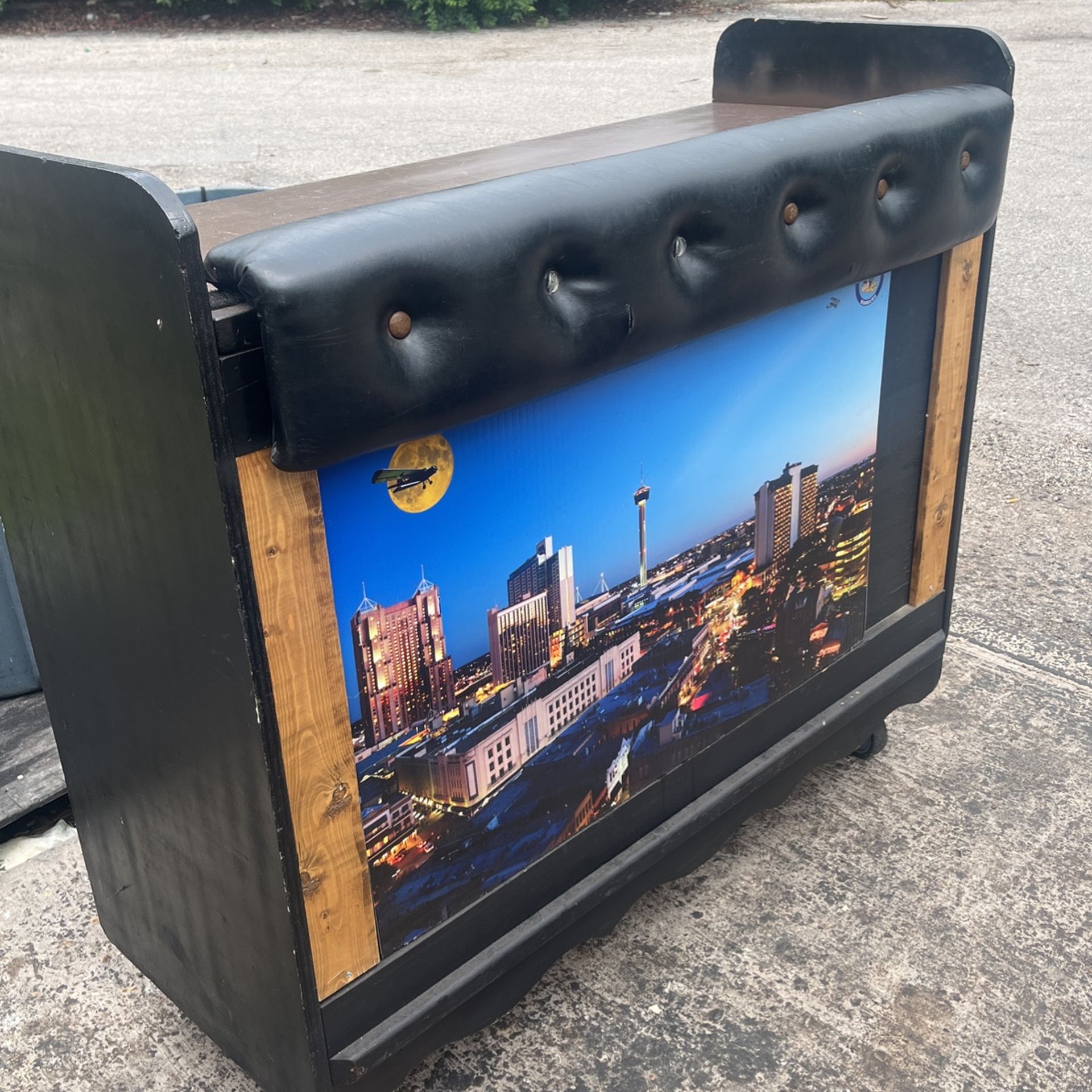 Indoor/outdoor Beer Booth for Sale in San Antonio, TX - OfferUp