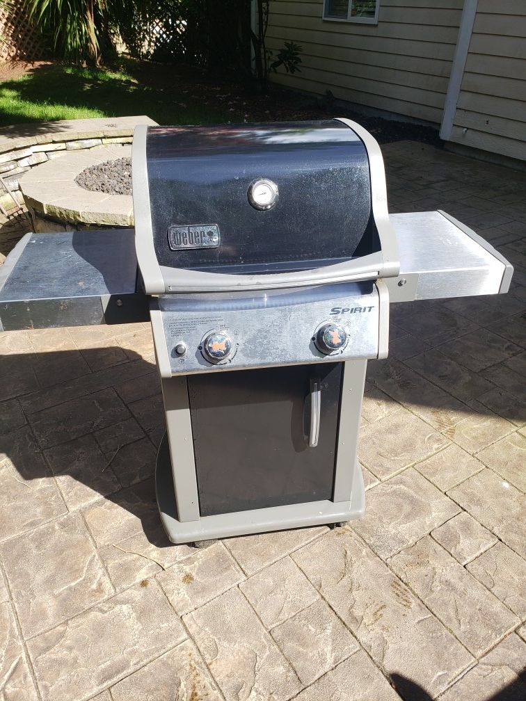 Weber Spirit 2 Gas Grill with Propane tank for Sale in Gig Harbor, WA ...
