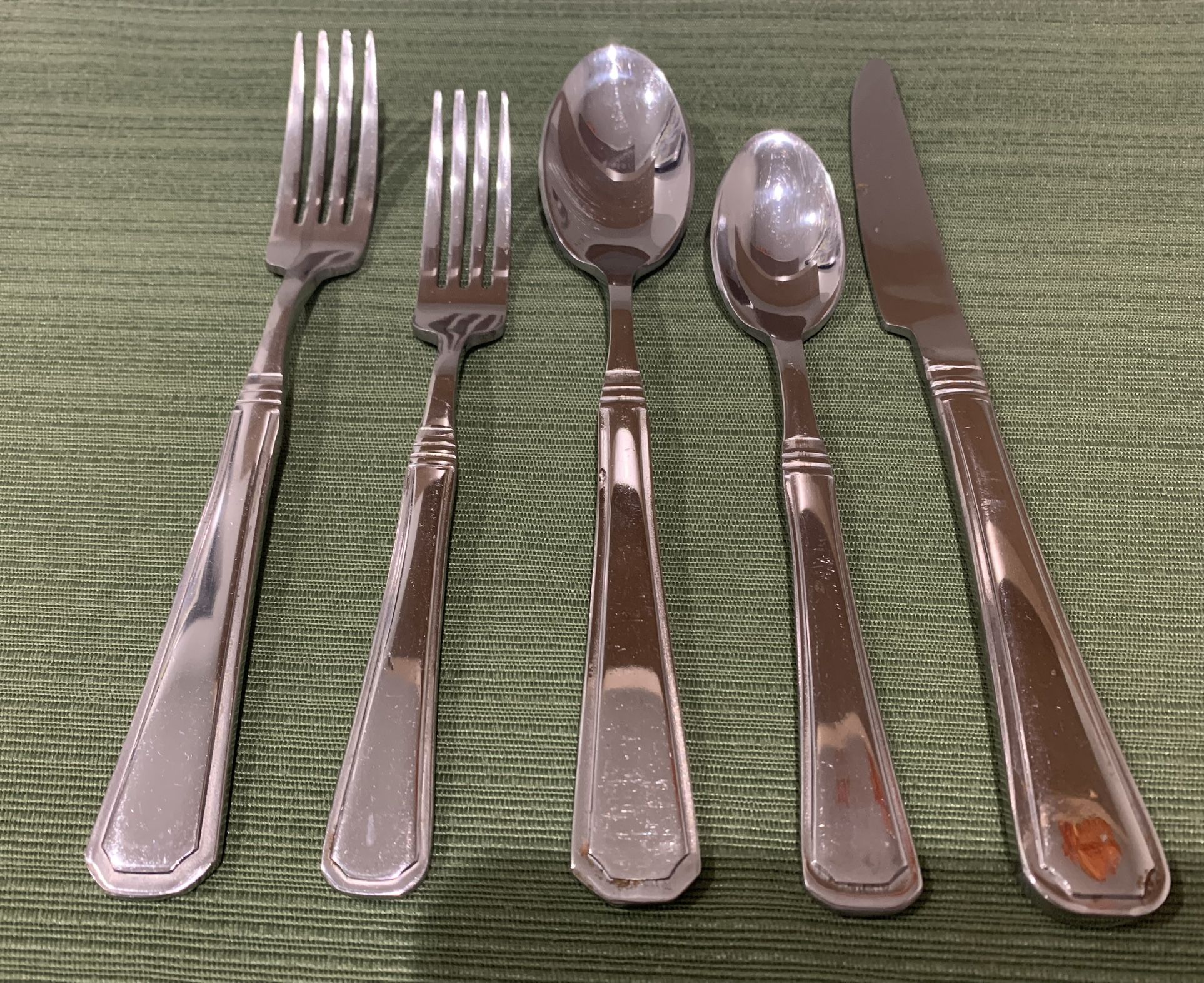 Heavy Duty Silverware Set for 4; 20 Piece Set for Sale in Glendora, CA ...