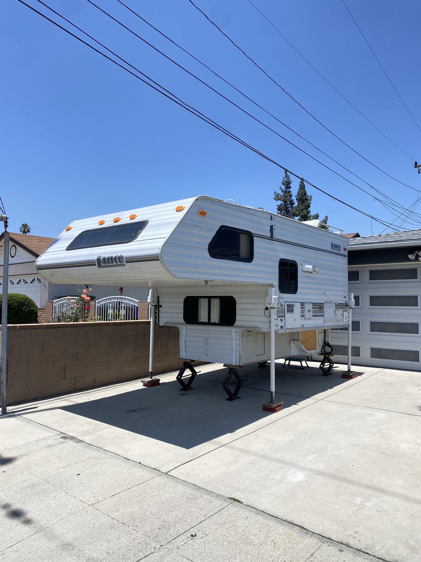 2000 Lance Squire 810 for Sale in Arcadia, CA - OfferUp