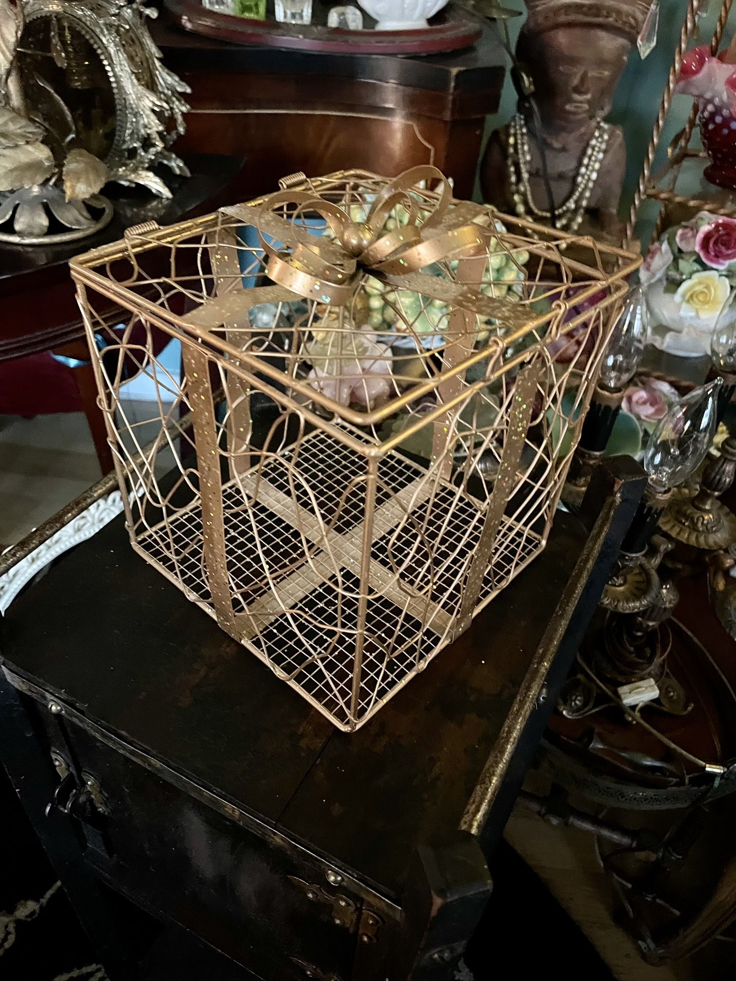 Ornate Gold Mesh Gift Box for Sale in West Islip, NY - OfferUp