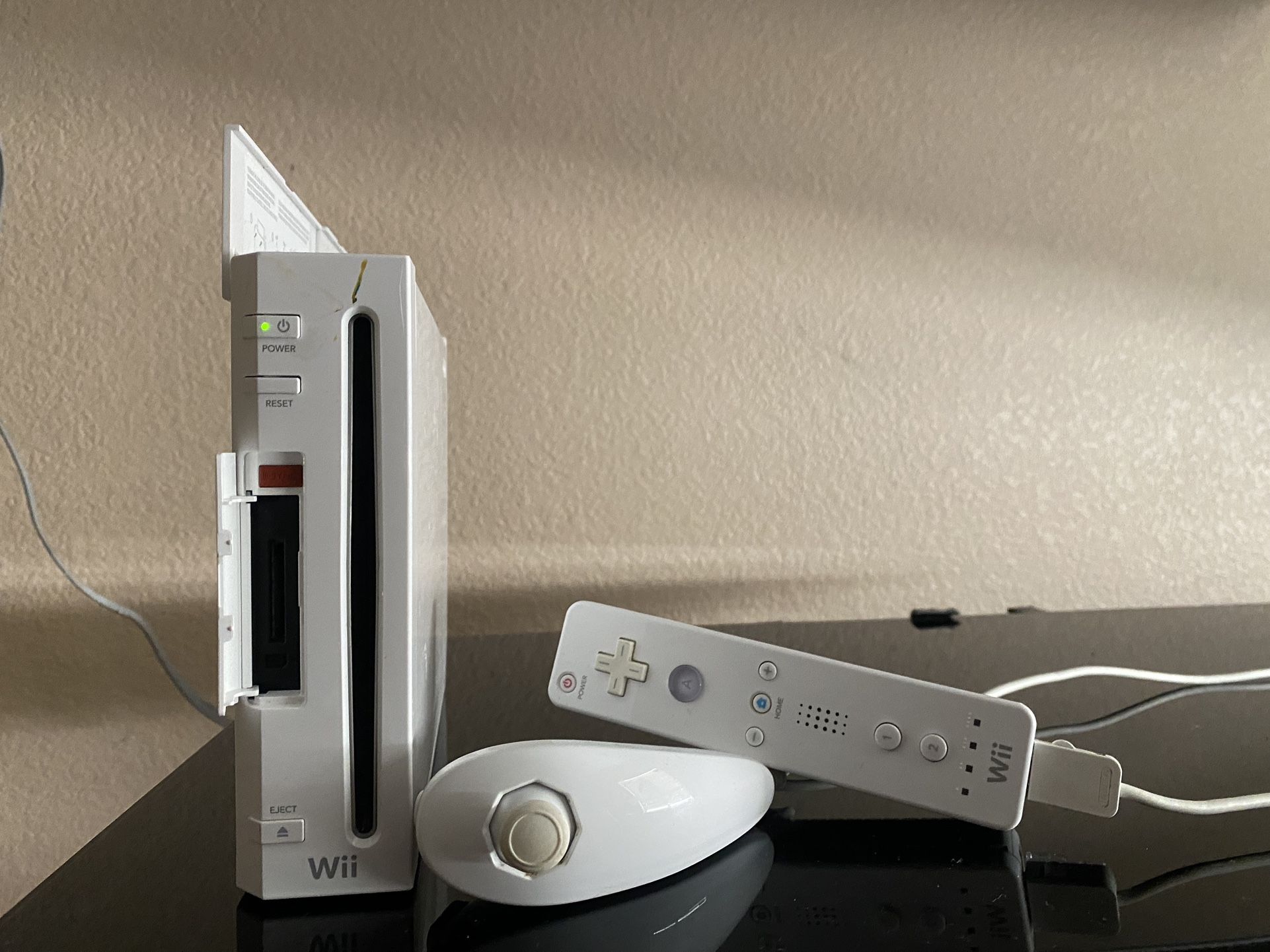 First Generation Wii (White) for Sale in North Las Vegas, NV - OfferUp