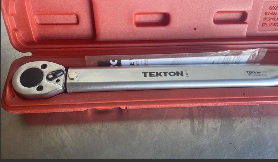 TEKTON 1/2” DRIVE TORQUE WRENCH 24340 IN CASE for Sale in Las Vegas, NV ...