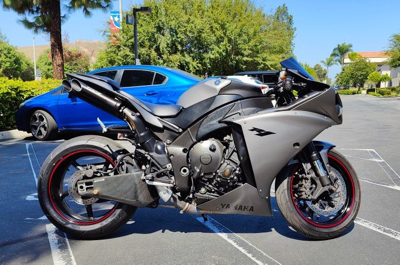 2013 SUPER CLEAN! YAMAHA R1 CROSSPLANE CLEAN TITLE for Sale in Diamond ...