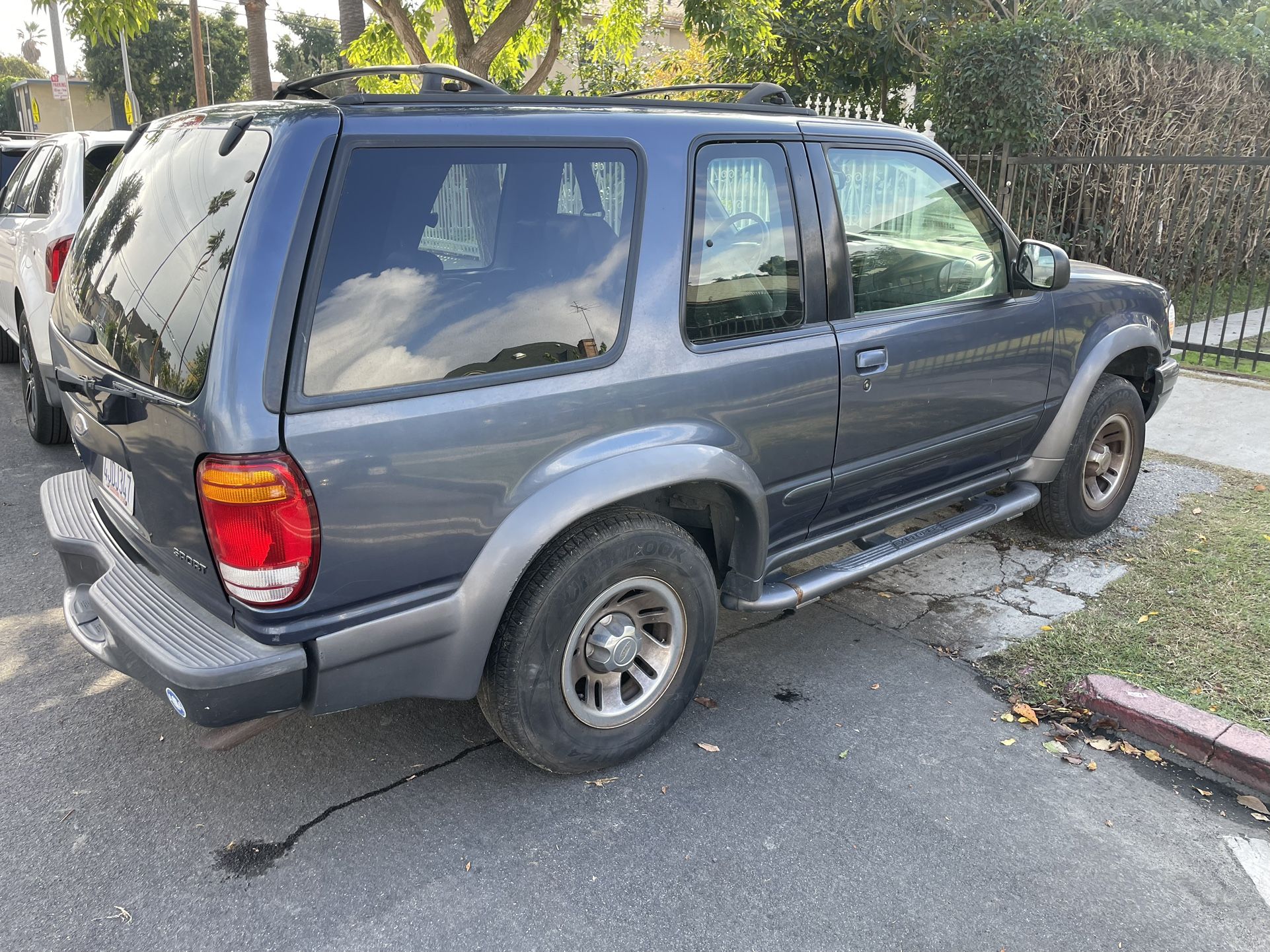 2000 Ford Explorer for Sale in Los Angeles, CA - OfferUp