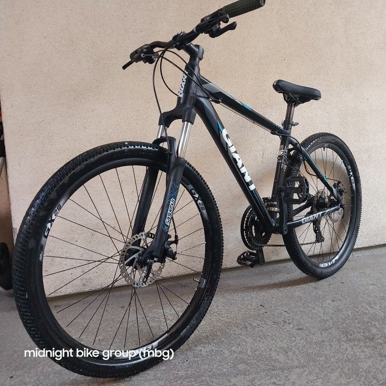 FOR SALE IS THIS GIANT ATX 27.5 MTN BIKE for Sale in Los Angeles, CA ...
