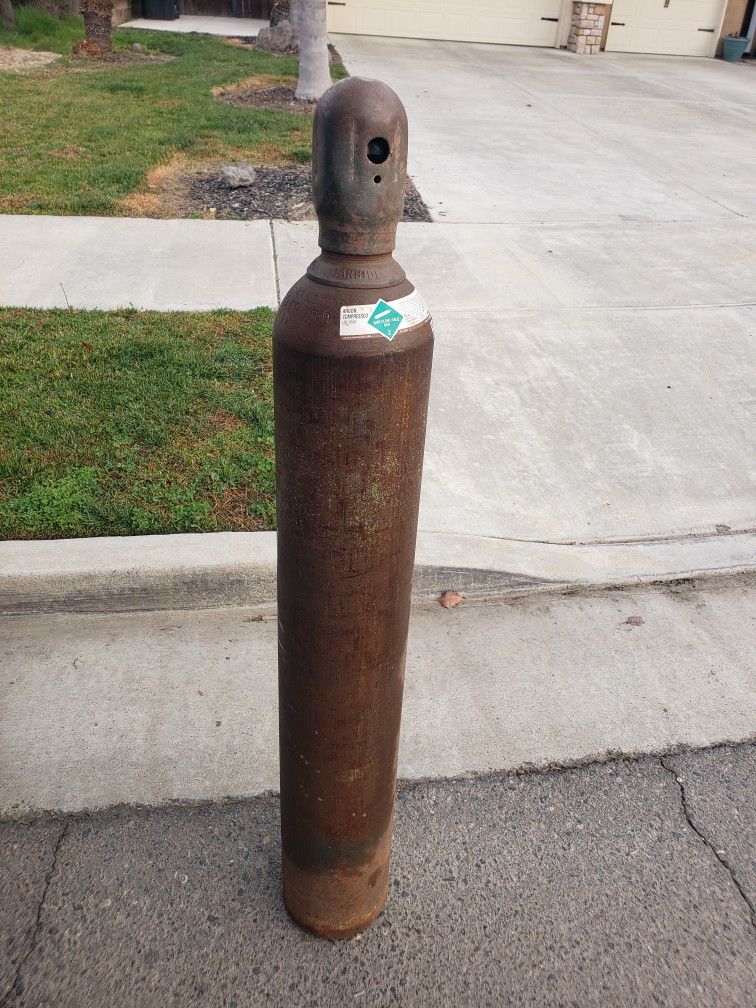 154 cf size s argon tank 200 FIRM NO LESS for Sale in Visalia, CA - OfferUp