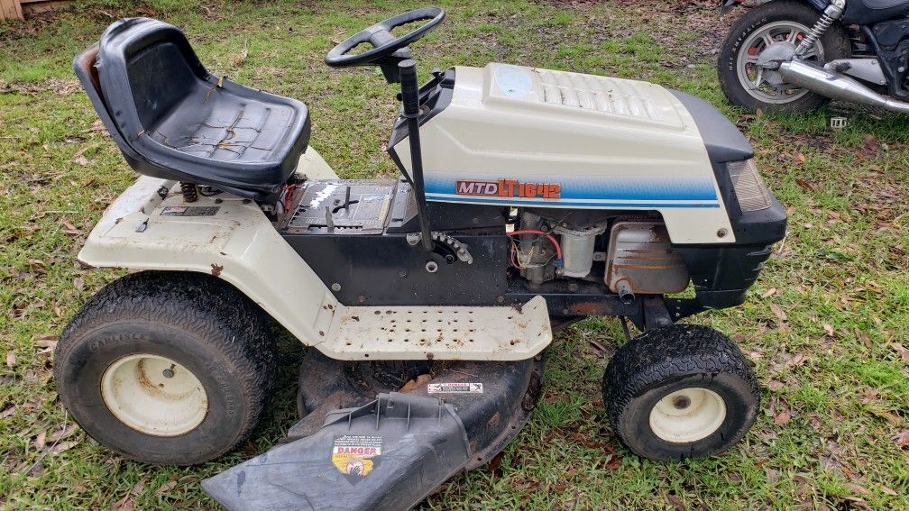 Mtd riding lawn mower 16hp 42inch deck for Sale in Ladson, SC - OfferUp