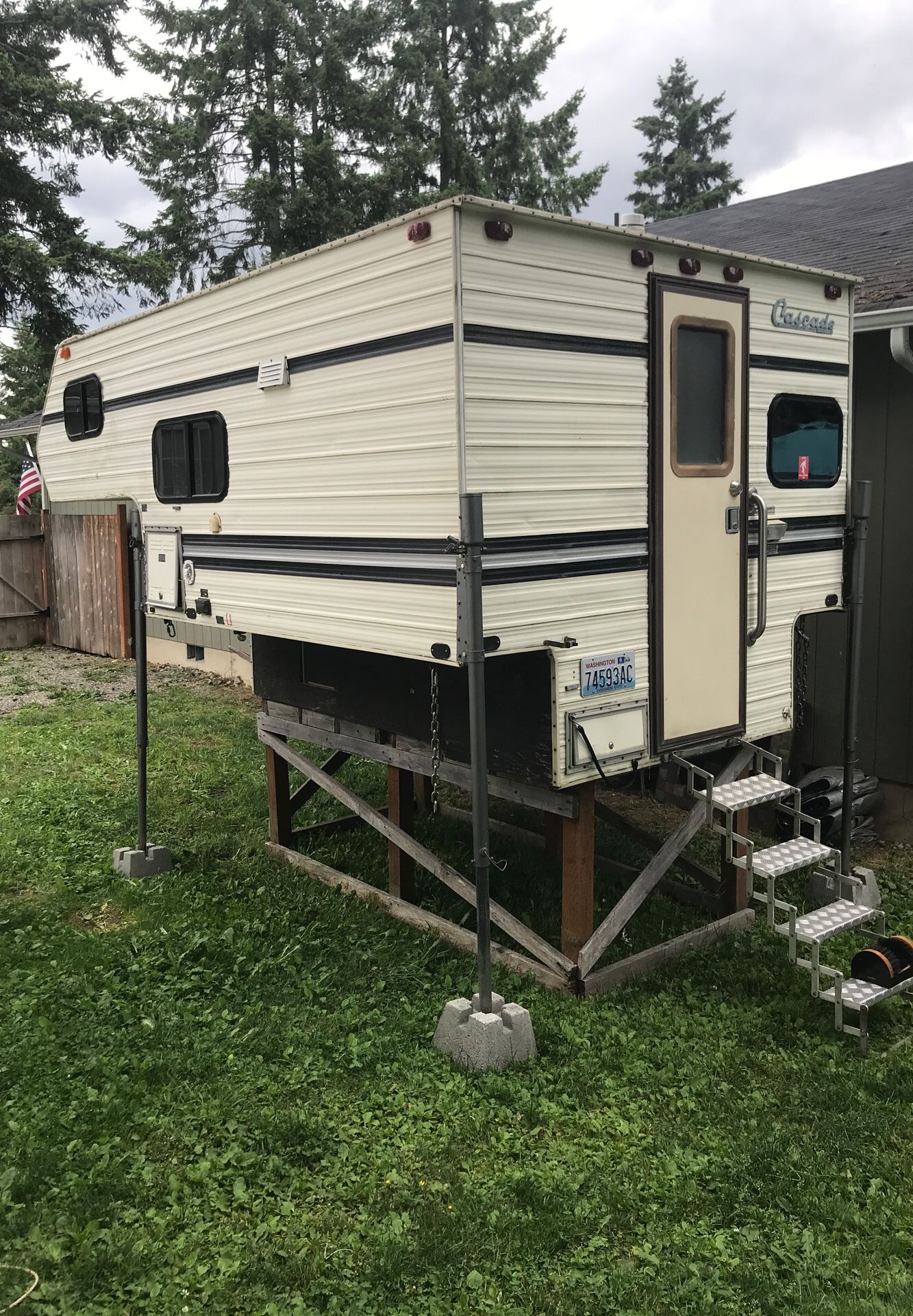 Cascade truck camper full remodel for Sale in Bonney Lake, WA - OfferUp
