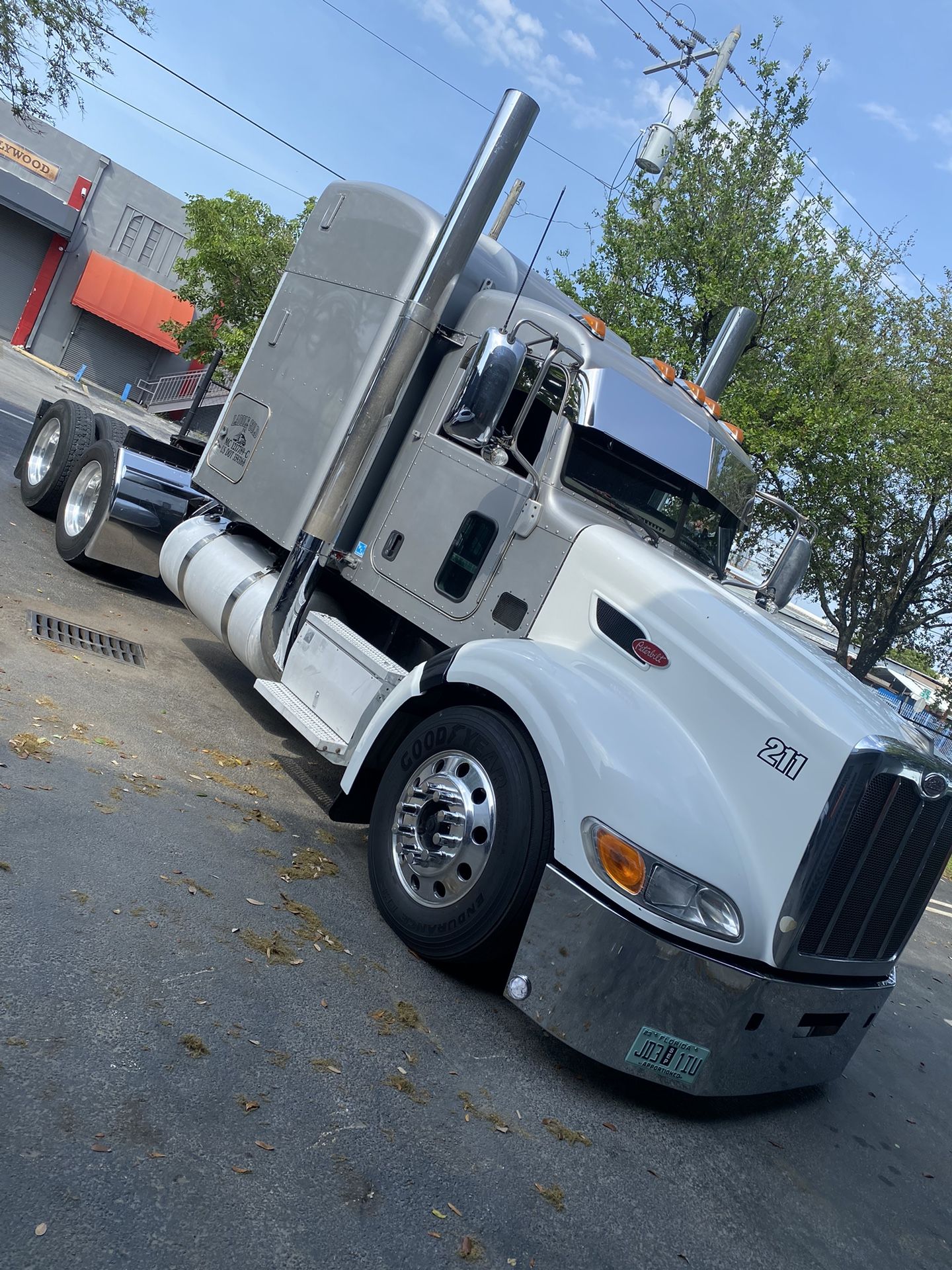 Custom Peterbilt 386