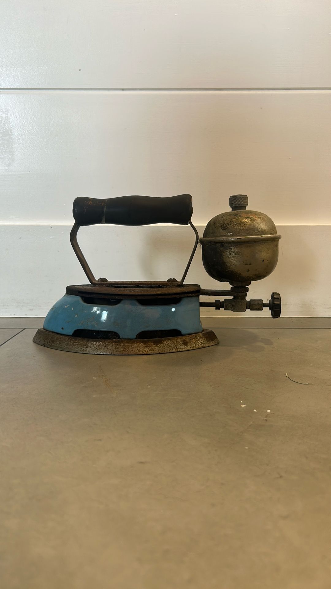 Coleman Antique 4A Gas Iron for Sale in Miami, FL - OfferUp