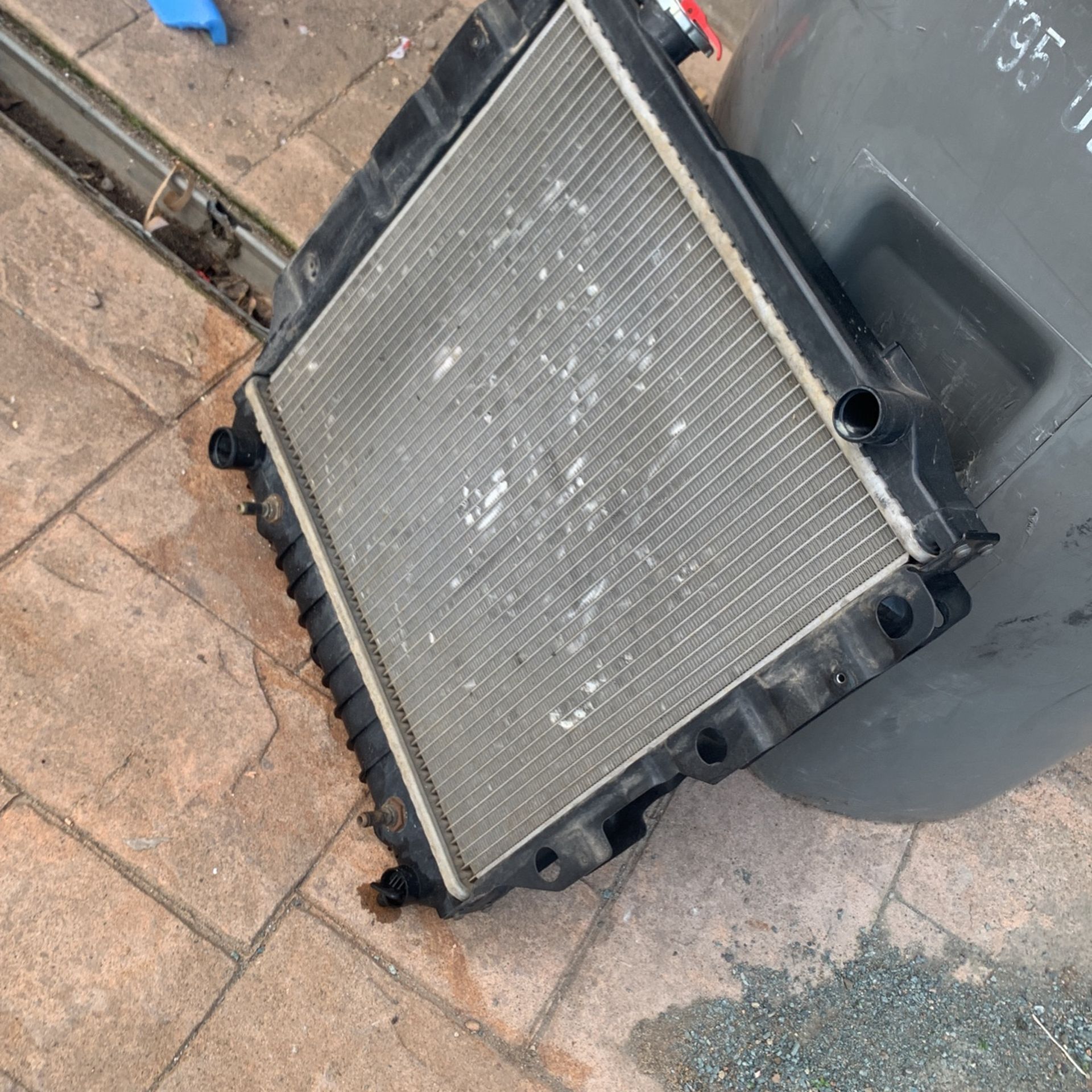 Yj 4.0 Jeep Radiator for Sale in Lakeside, CA - OfferUp