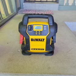 DEWALT DXAEJ14 Digital Portable Power Station Jump Starter,